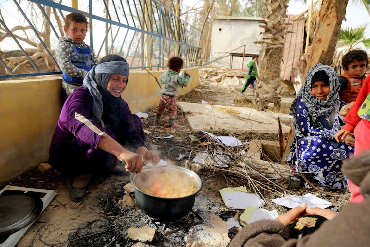 Here's What It's Really Like To Be A Refugee Mom — & Here's What You ...