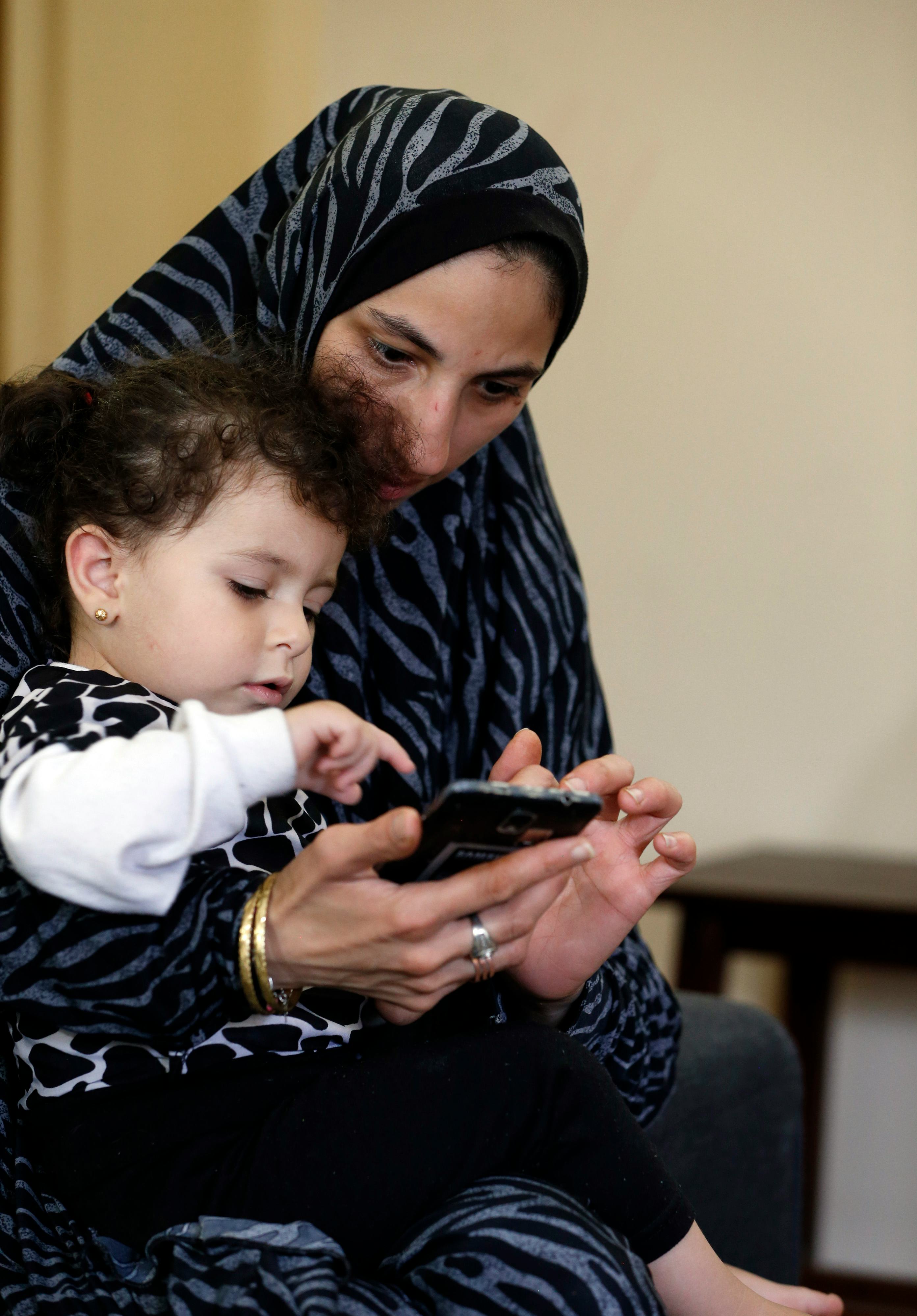 Here's What It's Really Like To Be A Refugee Mom — & Here's What You ...