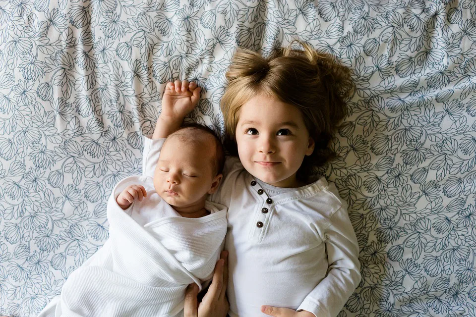 Is It Bad To Have Kids Close In Age? It Depends On Who You Ask
