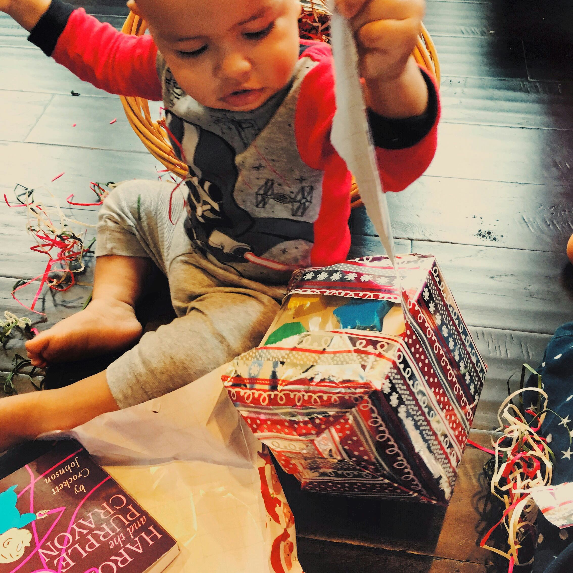 13 Benefits Of Having A Kid Who Has No Idea Who The Hell Santa Is