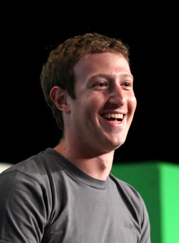 Mark Zuckerberg's Shared 360-Degree Video Of Max Walking, & It's ...