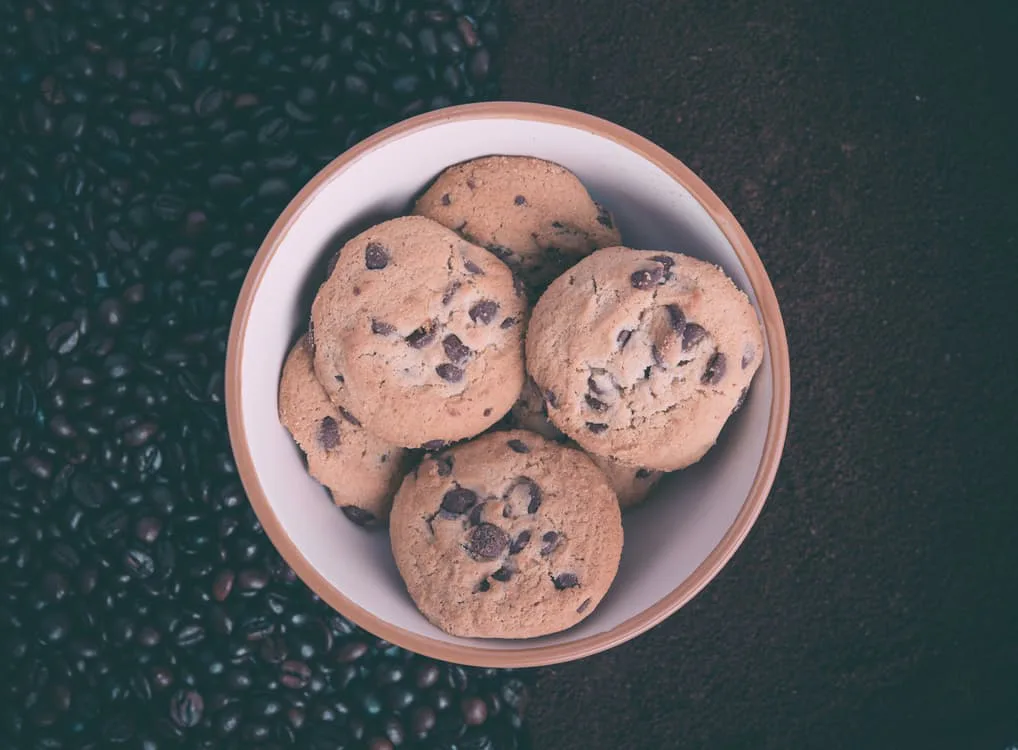 11 Weird Signs You Might Actually Struggle With A Food Addiction ...