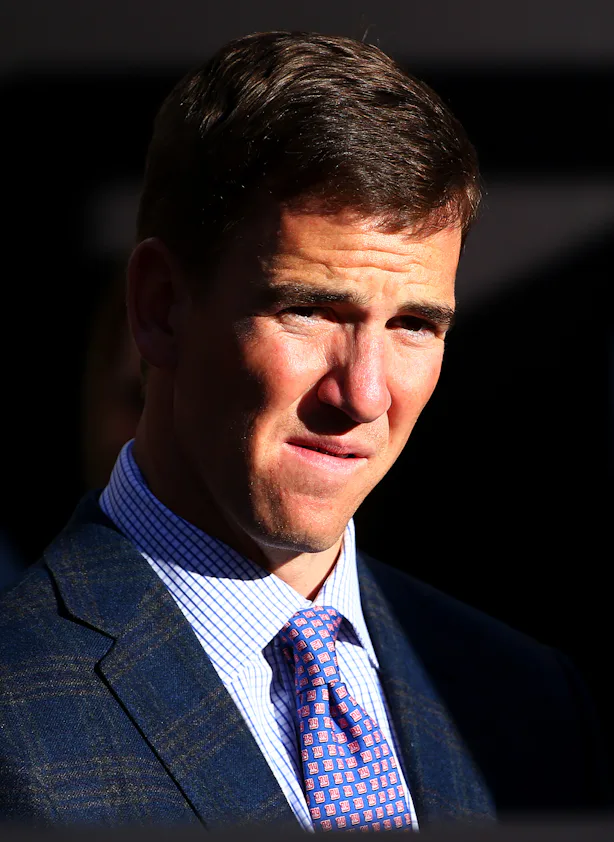 Eli Manning's Face At Super Bowl Has Turned Into A Meme & Twitter Is ...