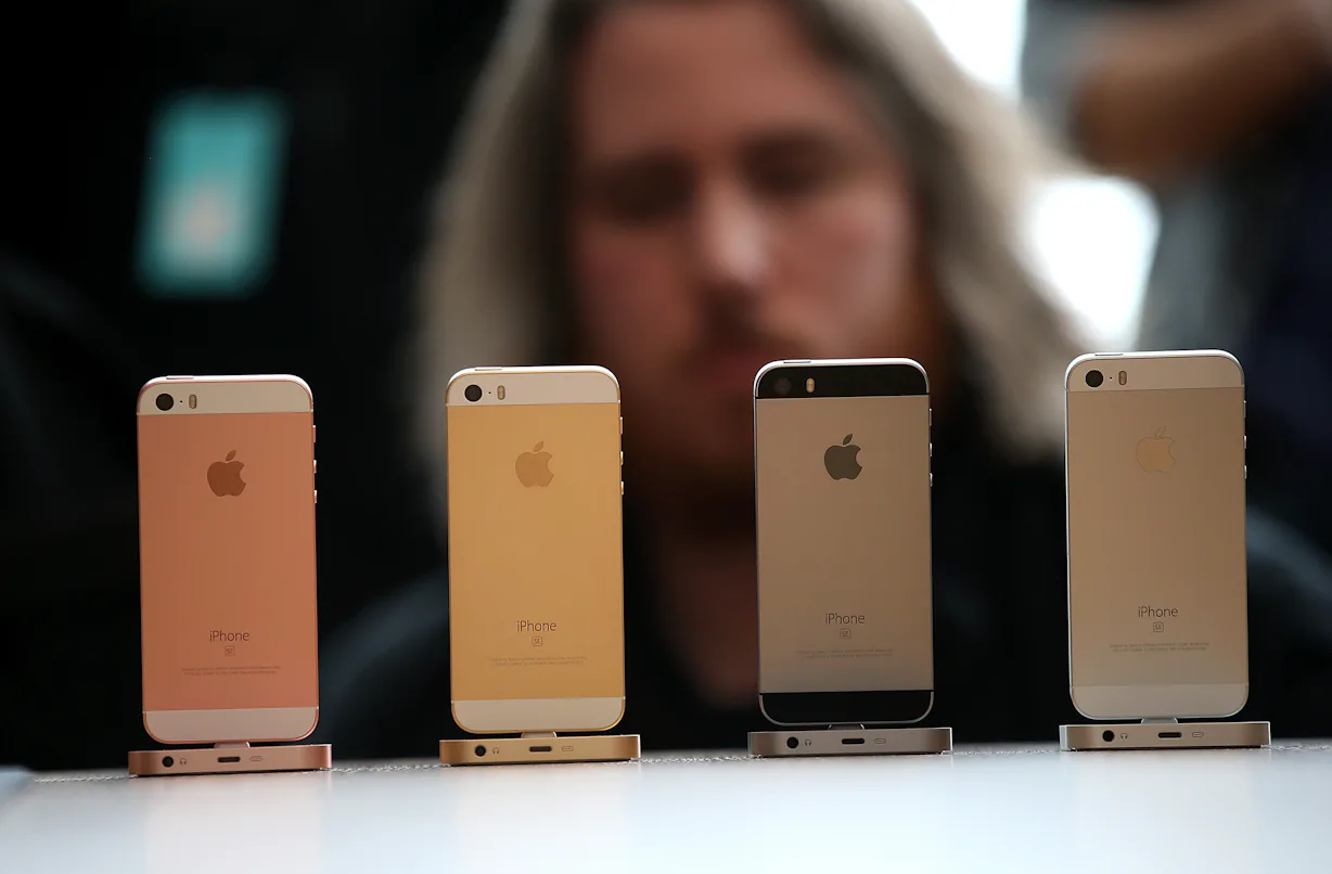 What Colors Will The iPhone SE Come In? Users Have 4 Options