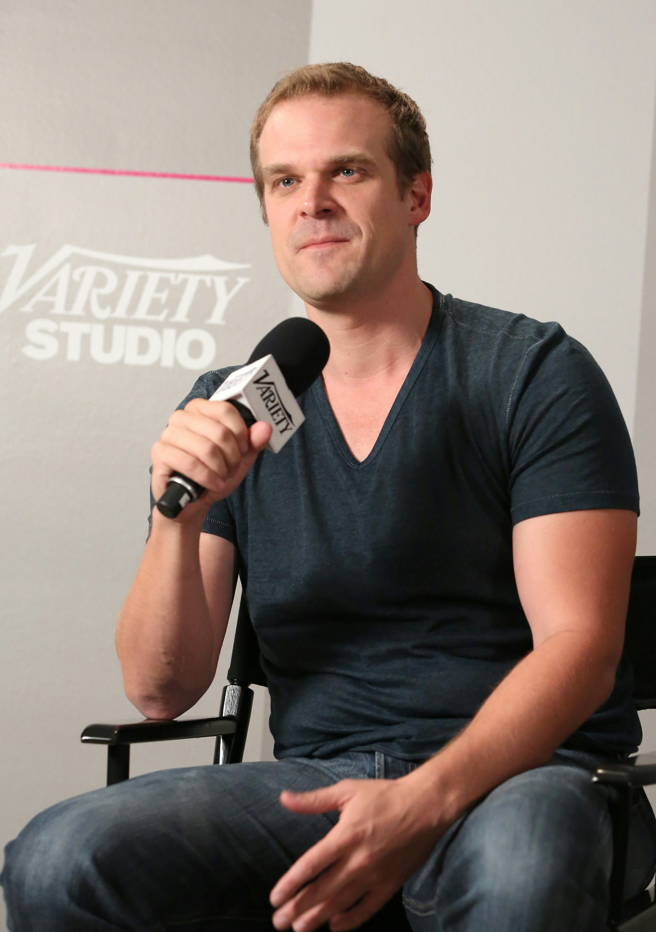 Who Plays Chief Hopper On 'Stranger Things'? David Harbour Is A ...
