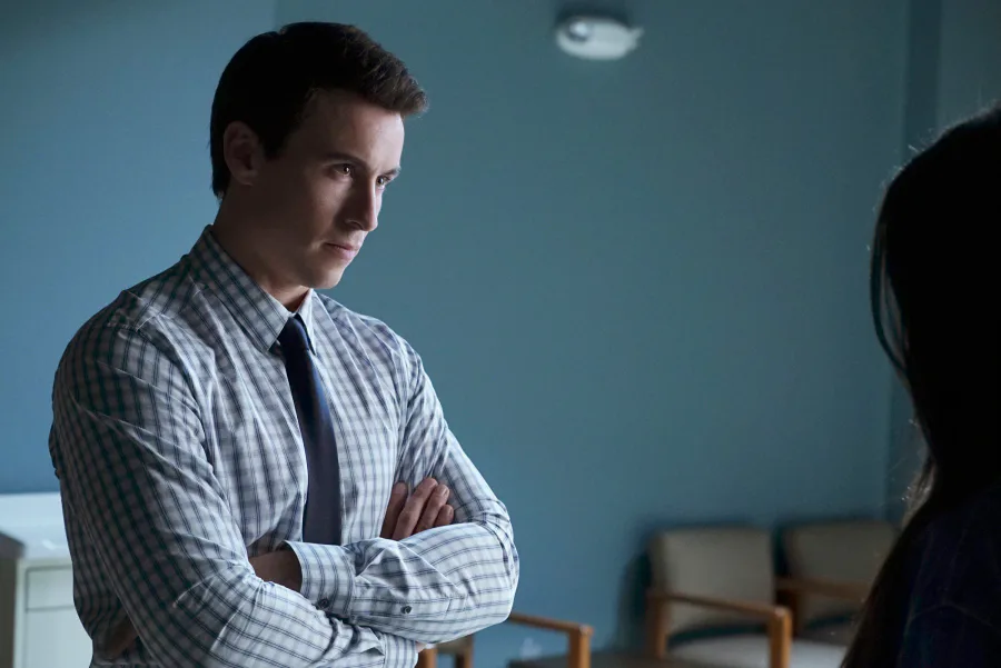 Who Is Archer Dunhill On 'Pretty Little Liars'? It Seems Elliot Is A.D.