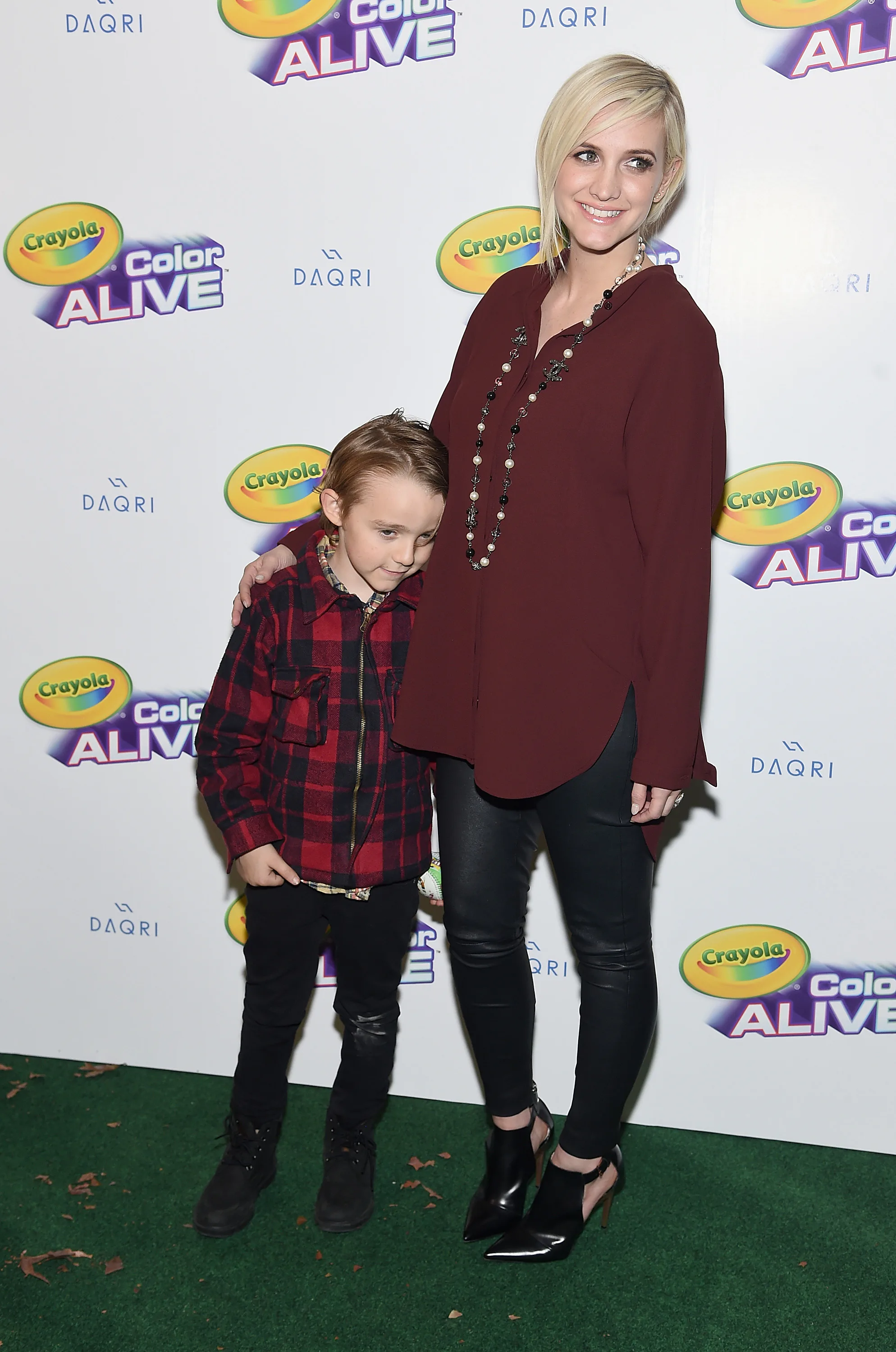 19 Celebs Who Became Moms In Their 20s