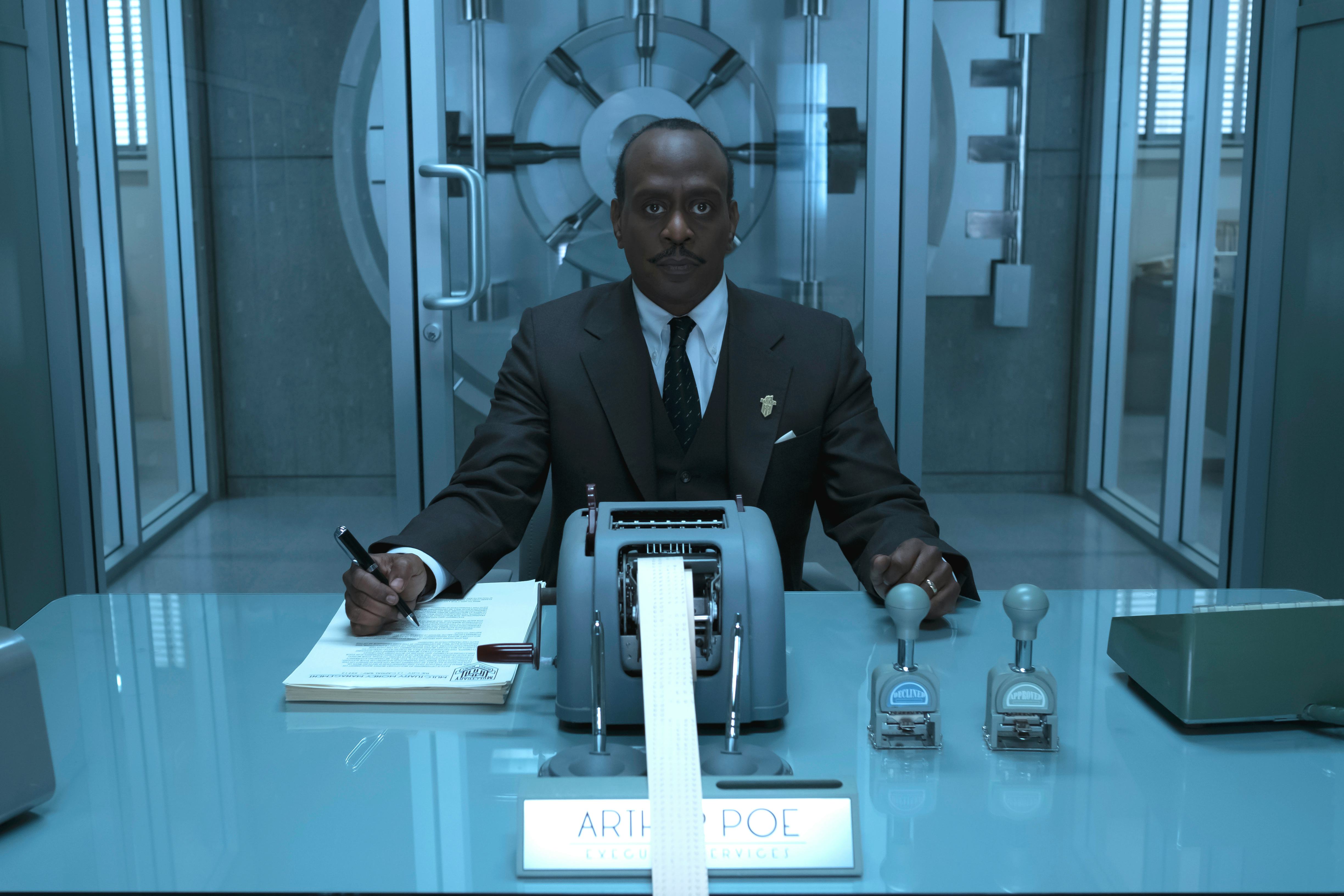 Who Is Mr. Poe In 'A Series Of Unfortunate Events'? K. Todd Freeman's ...