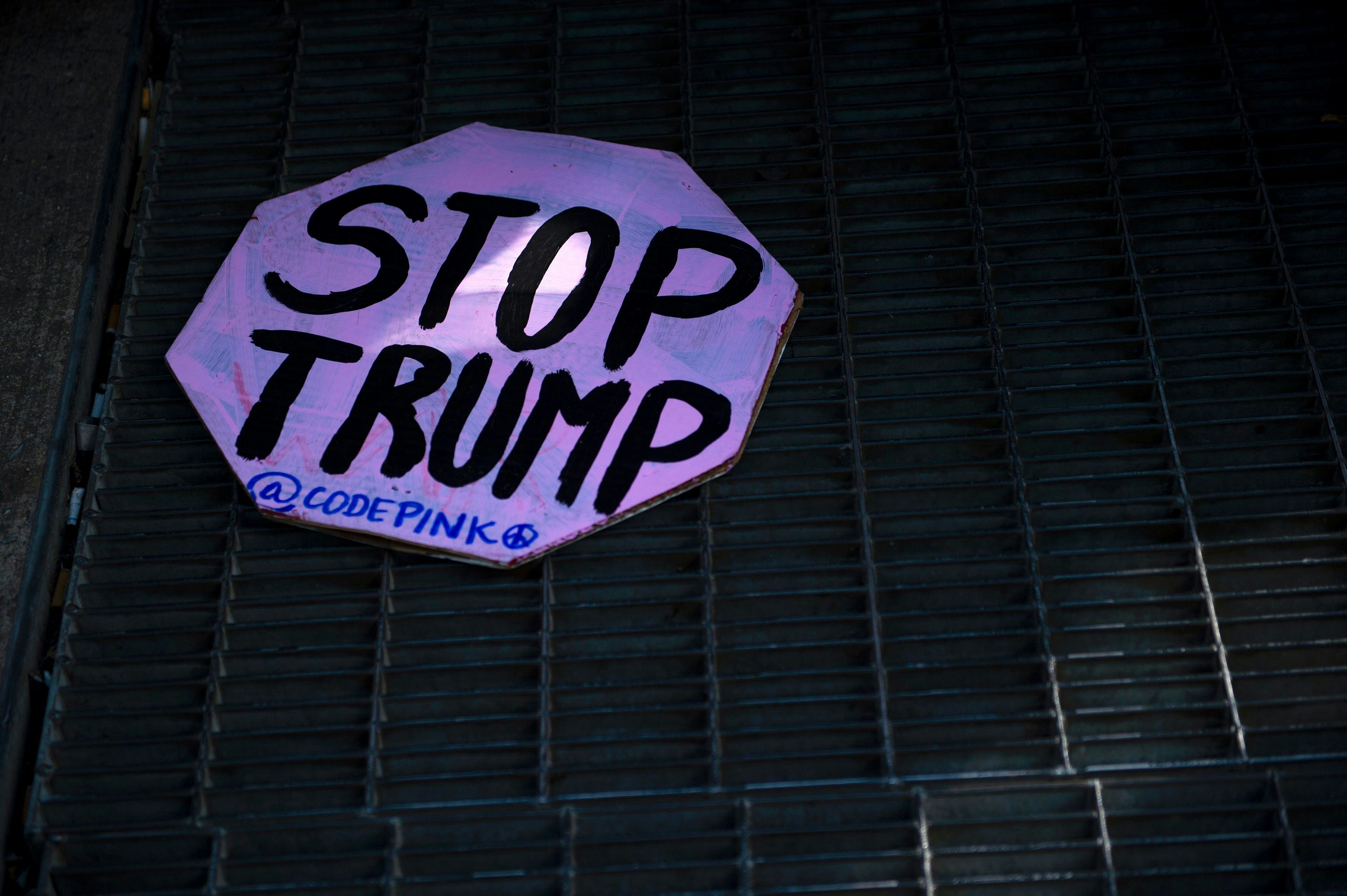 18 Punny Women's March Sign Ideas To Put You In A Good Mood At the Protest