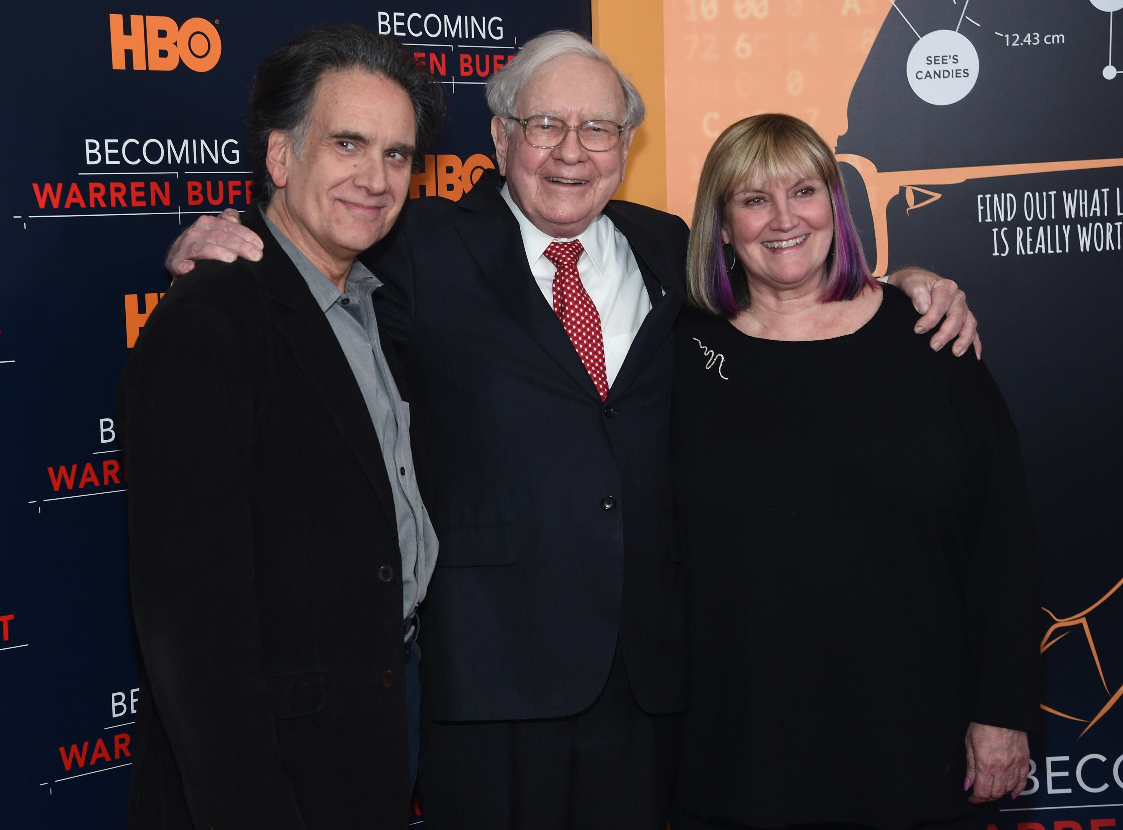Who Are Warren Buffett's Children? The Billionaire Raised His Kids To ...