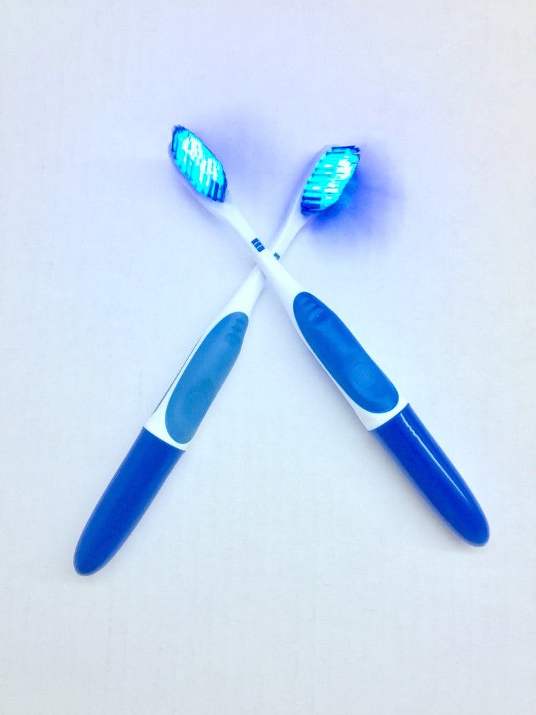 5 Best Teeth Whitening Gadgets For Your Pearliest Whites Ever