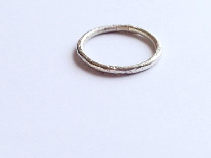 13 Minimalist Wedding Bands For Subtle Romantics