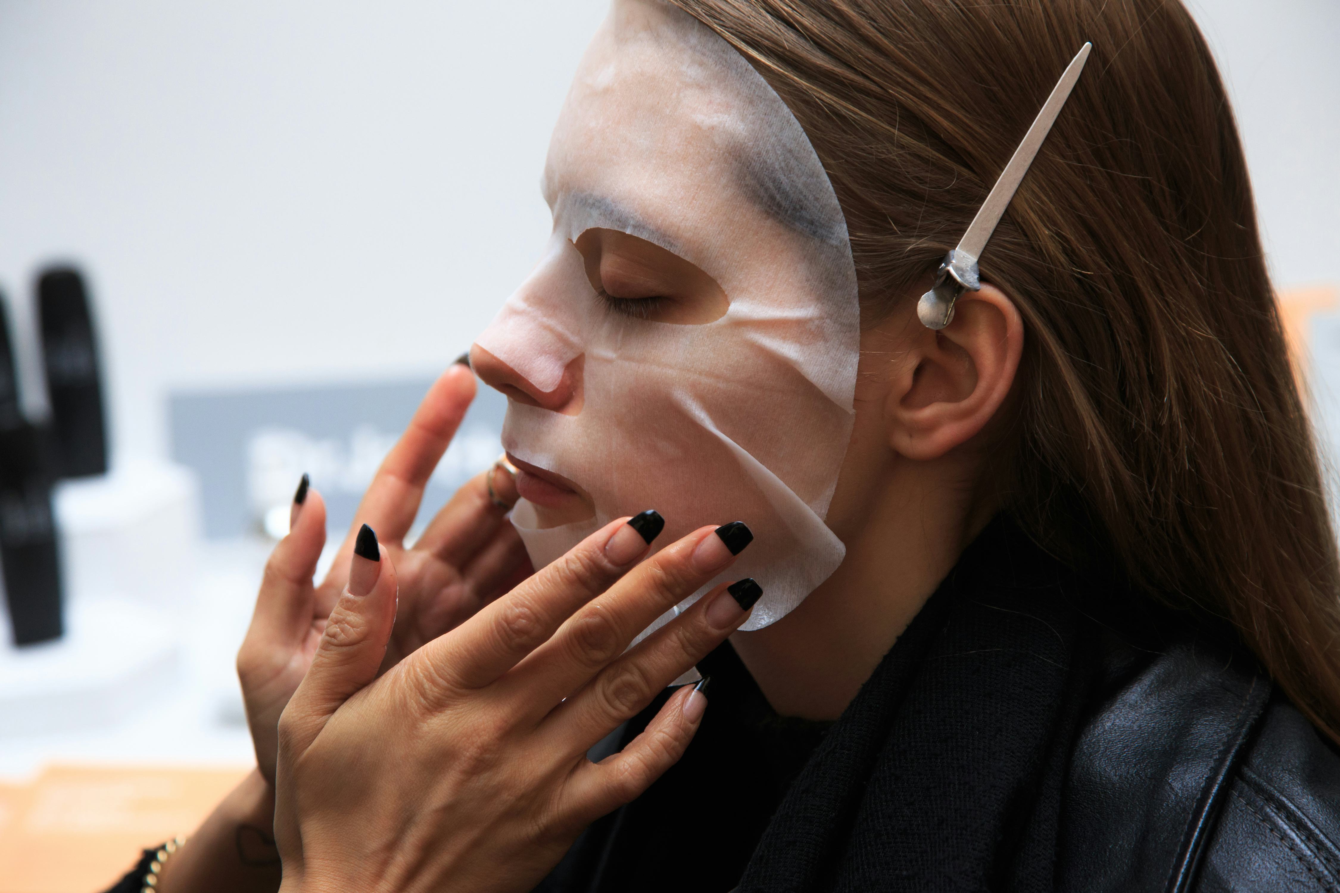 8 Face Mask Ingredients To Look For Based On Your Skin Concerns