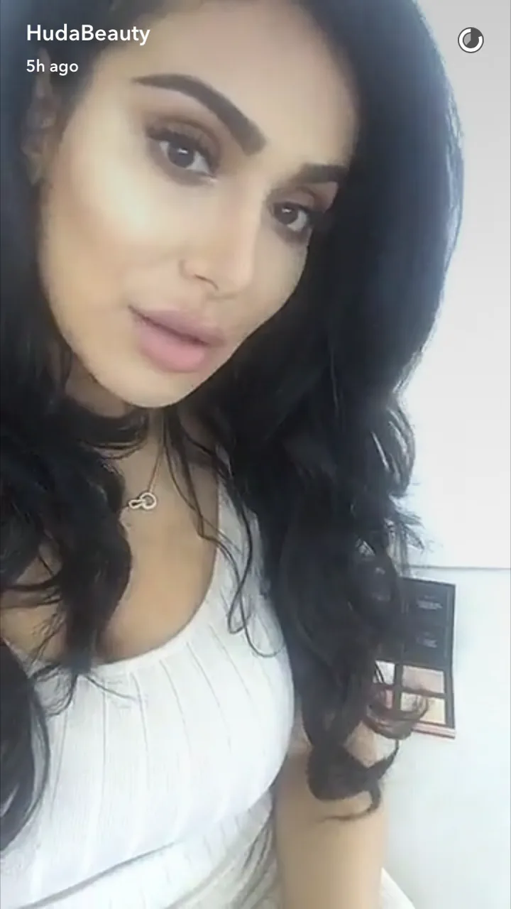 Swatches Of Huda Beauty's 3D Highlighter Palette Proves It's Not Like ...