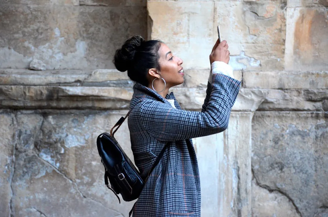 11 Common Habits People Often Think Are Polite But Actually Aren’t