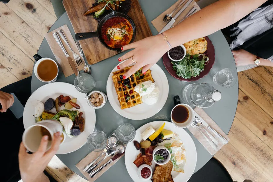 11 Common Habits People Often Think Are Polite But Actually Aren’t