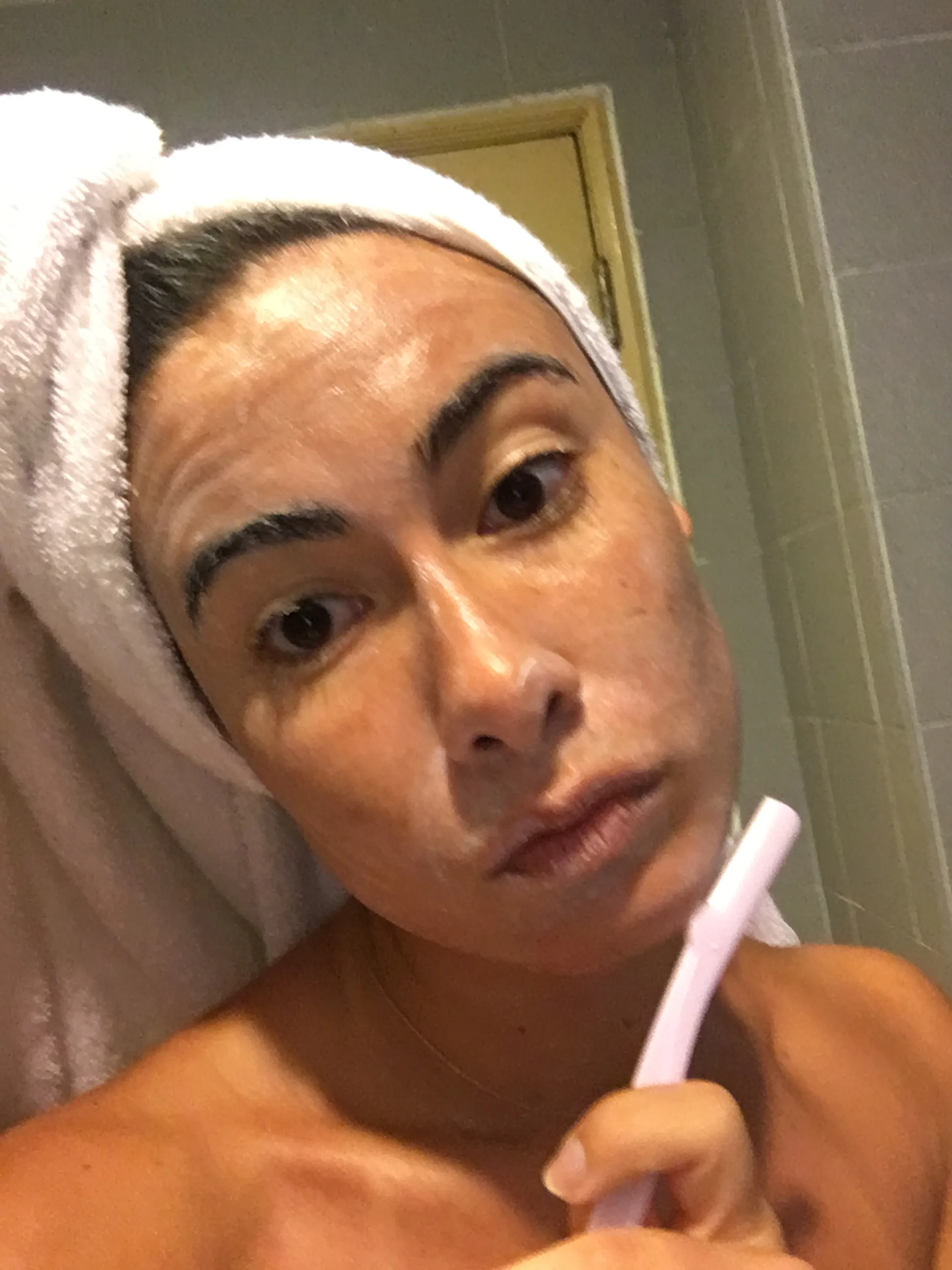 I Shaved My Face With A Japanese Facial Razor & I'm Completely Obsessed