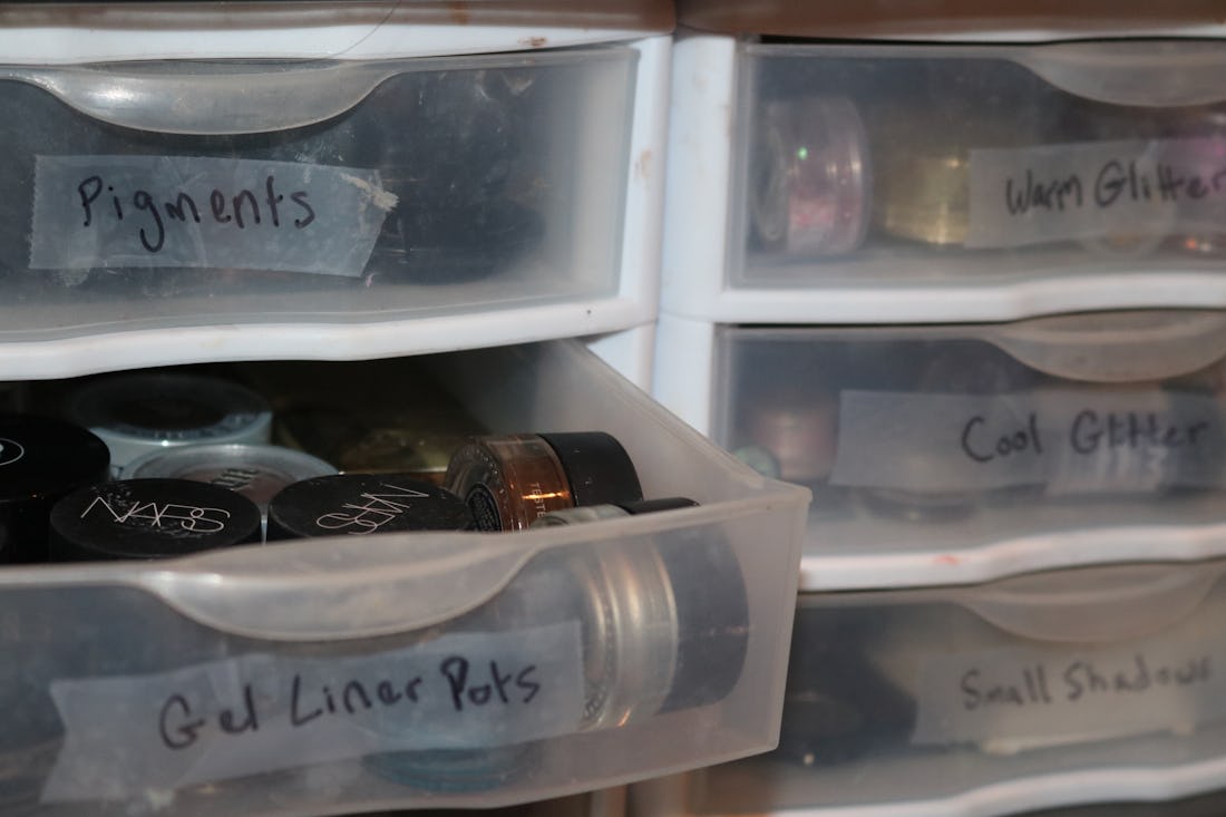 15 Tips For Organizing Your Makeup, Because You'll Never Get Back Those ...
