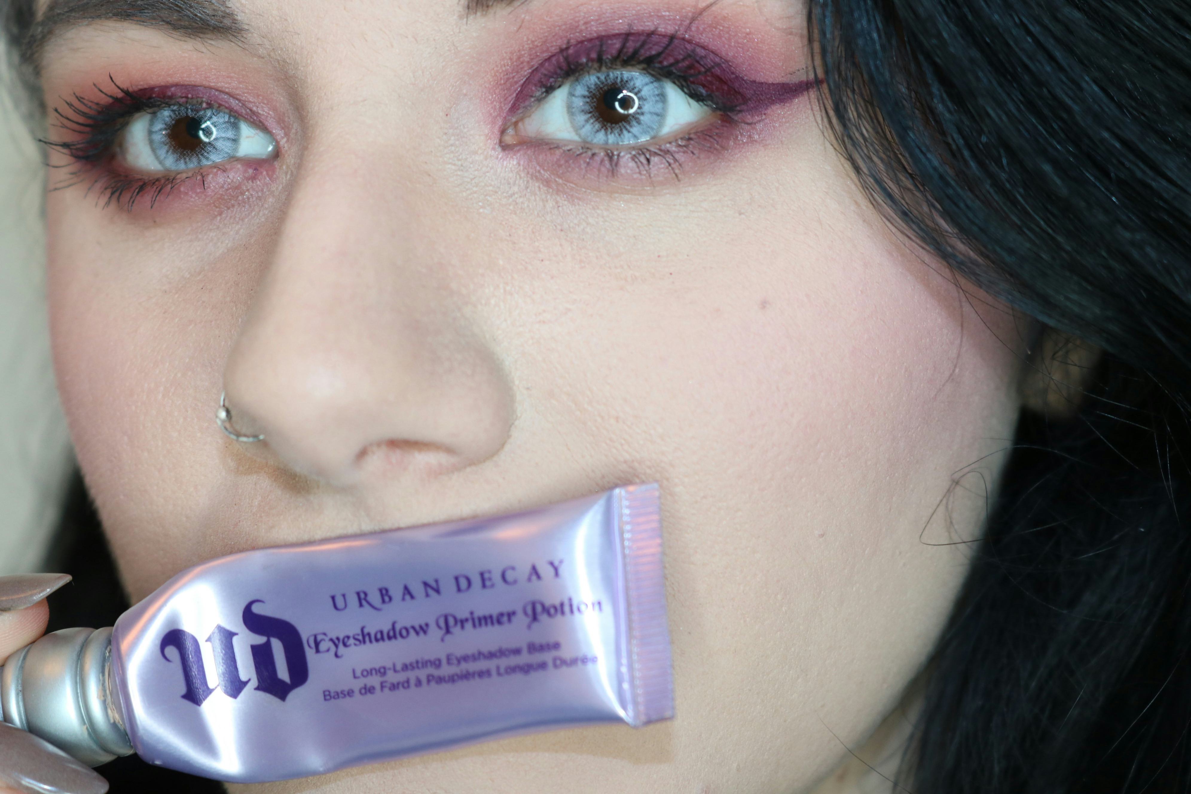 I Tried 11 Social Media Makeup Hacks & Found Out That Most Of Them Are ...