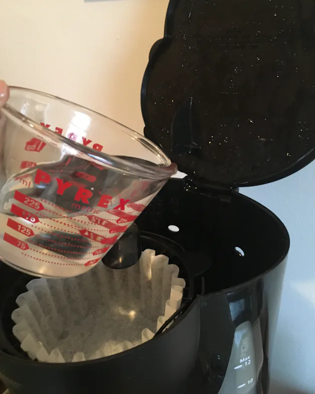 Can You Clean Your Coffee Maker With Vinegar? This Coffee Pot Cleaning ...