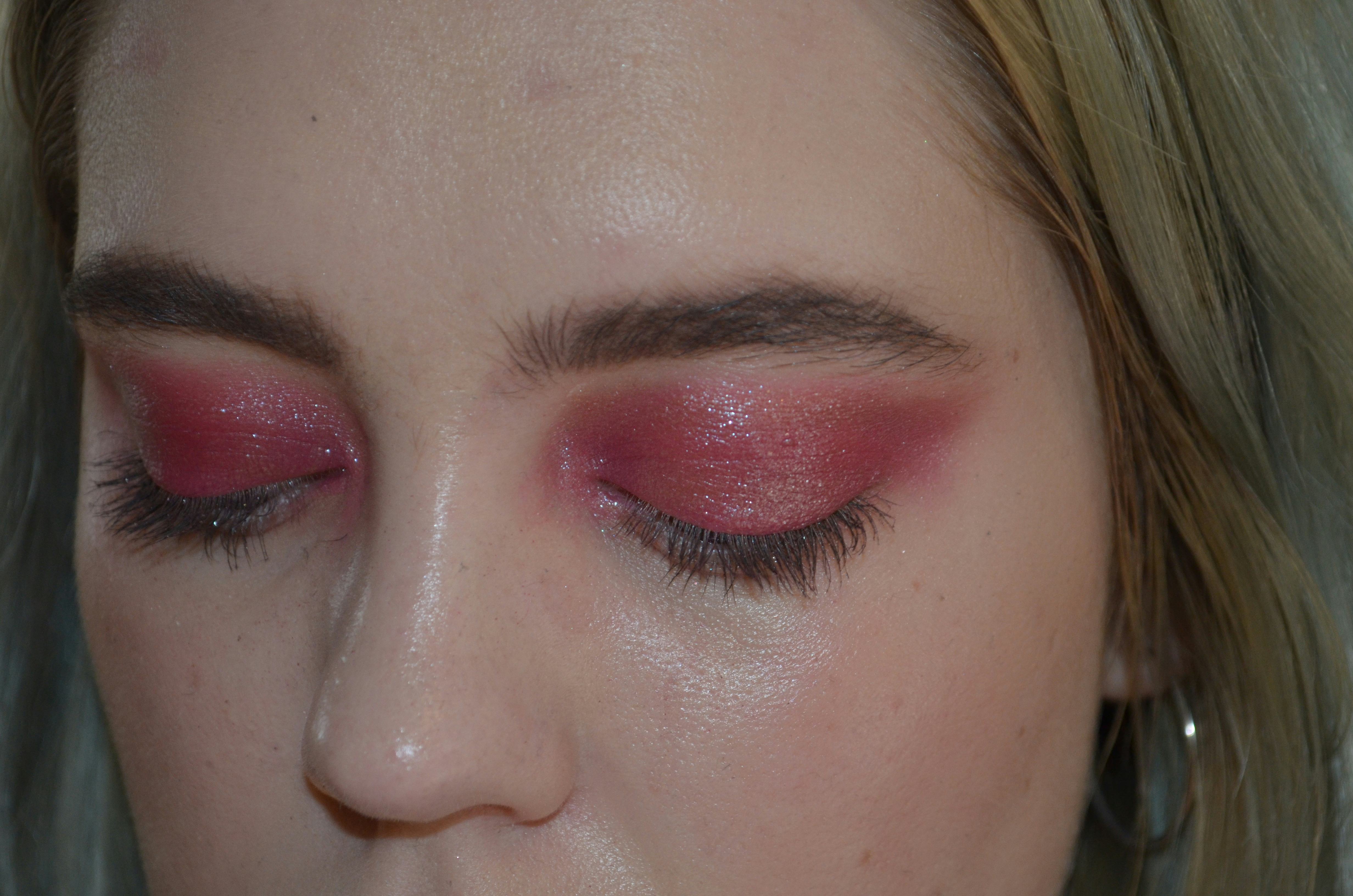 How to Fake Glossy Eyelids & Avoid A Lifetime Of Sticky Sorrows
