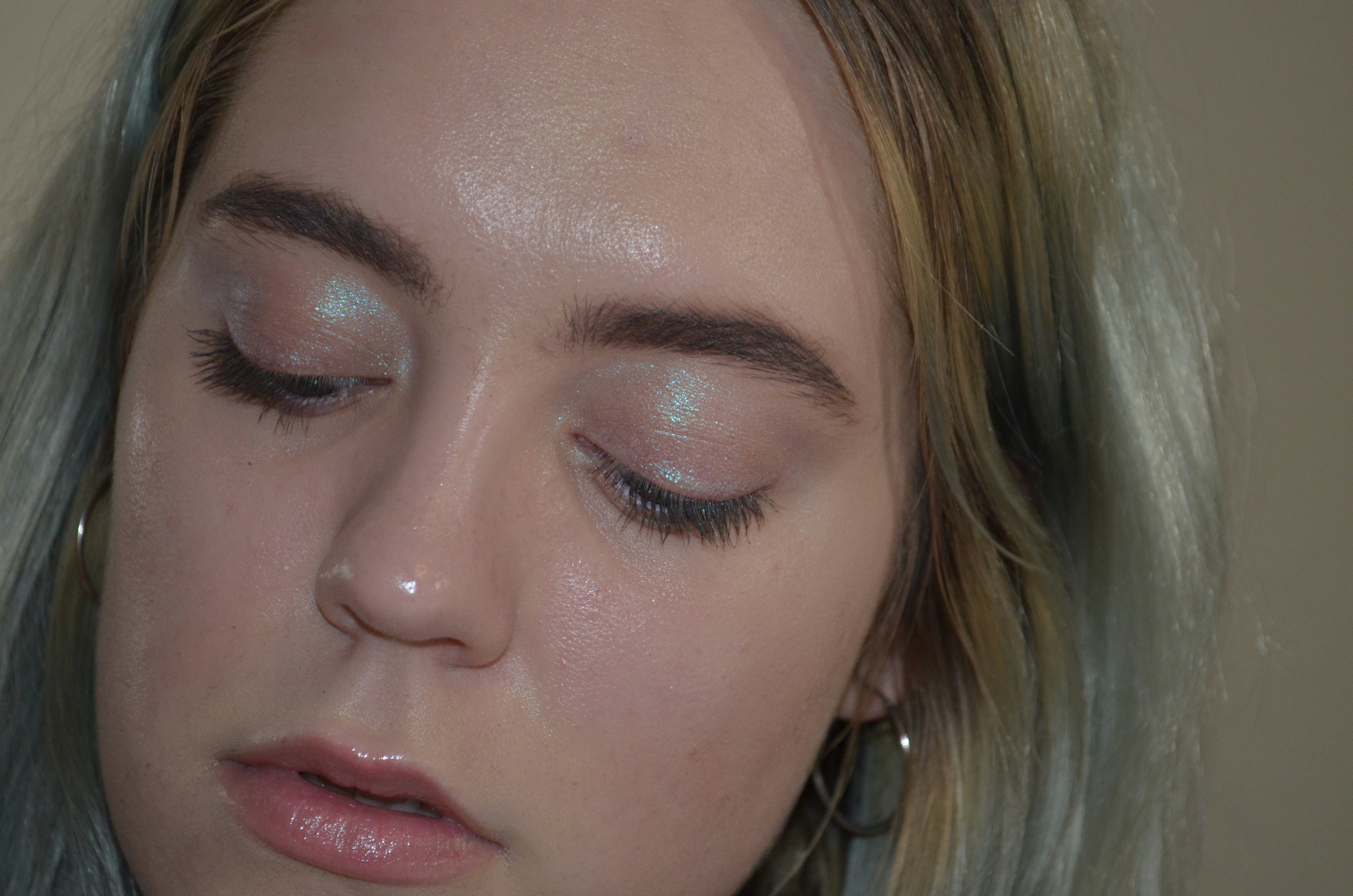 How to Fake Glossy Eyelids & Avoid A Lifetime Of Sticky Sorrows