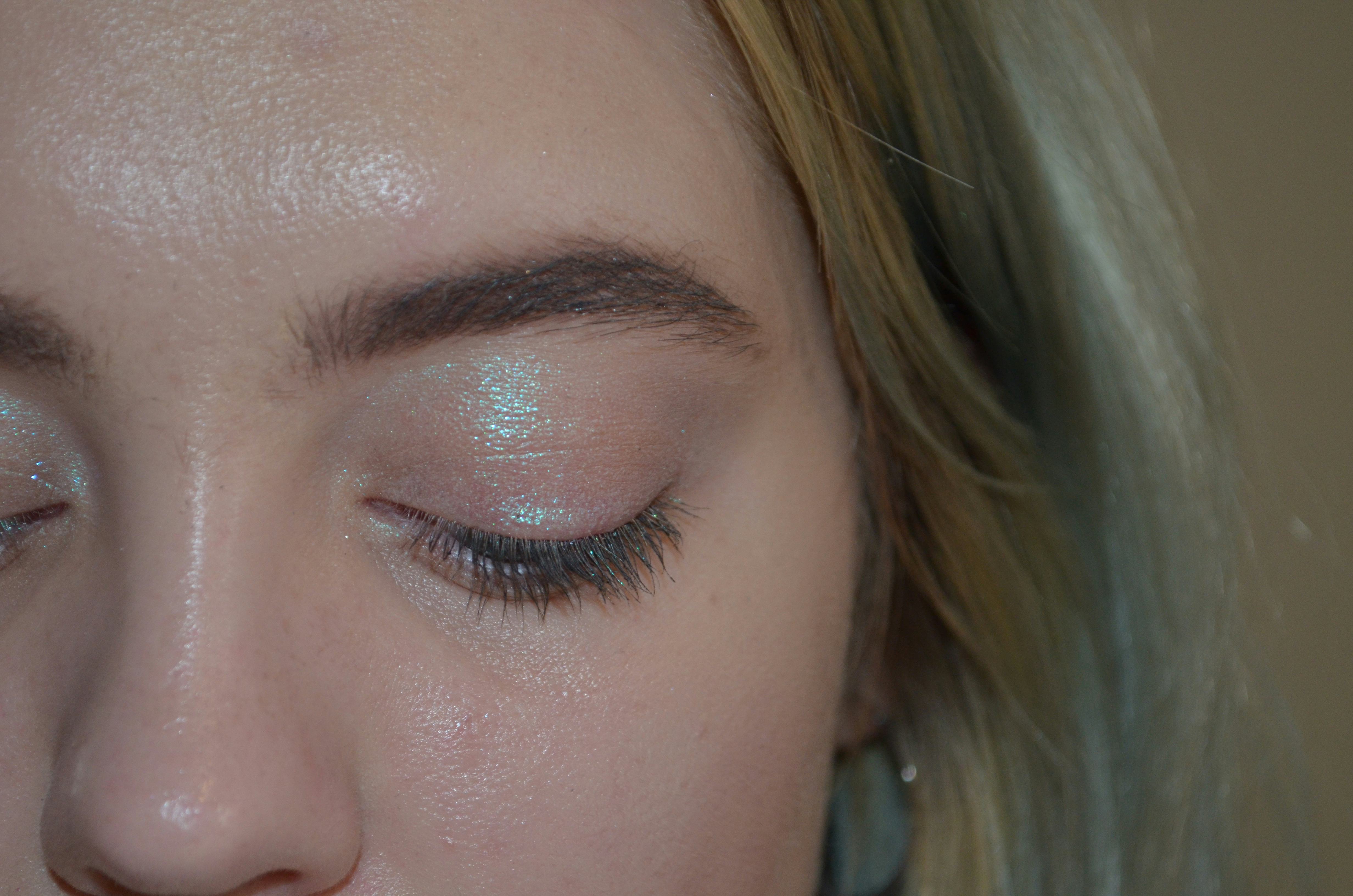 How to Fake Glossy Eyelids & Avoid A Lifetime Of Sticky Sorrows