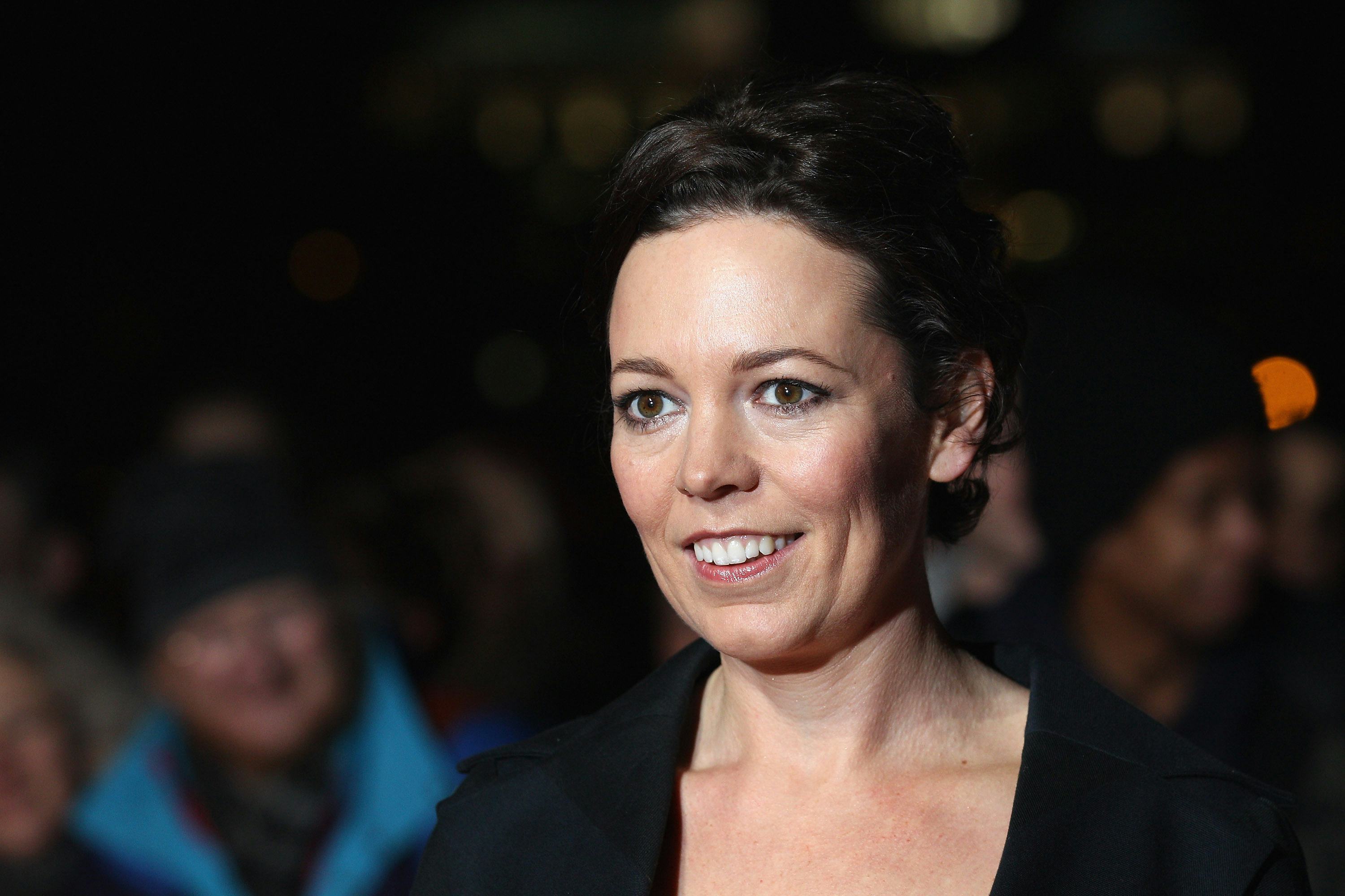 Claire Foy Will Exit 'The Crown' After Season 2 & Here's Who Should ...