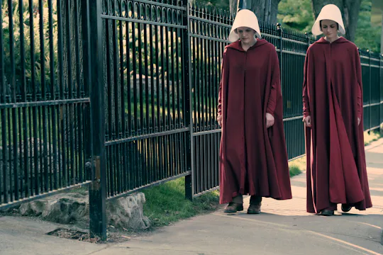 What Happens To Ofglen In 'The Handmaid's Tale' Book? Offred's Friend ...