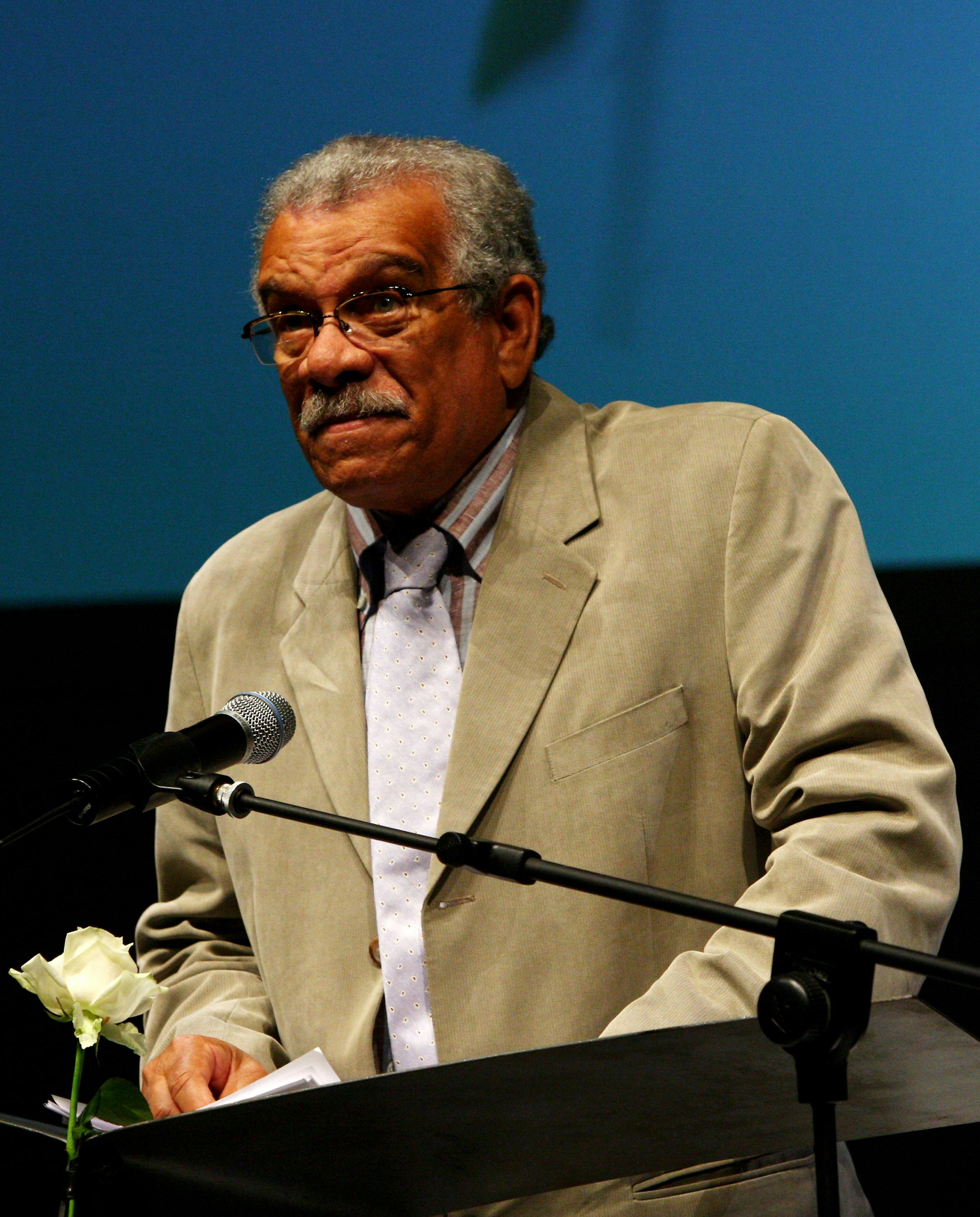 7 Poems From The '90s That Prove The Decade Was An Incredible Time For ...