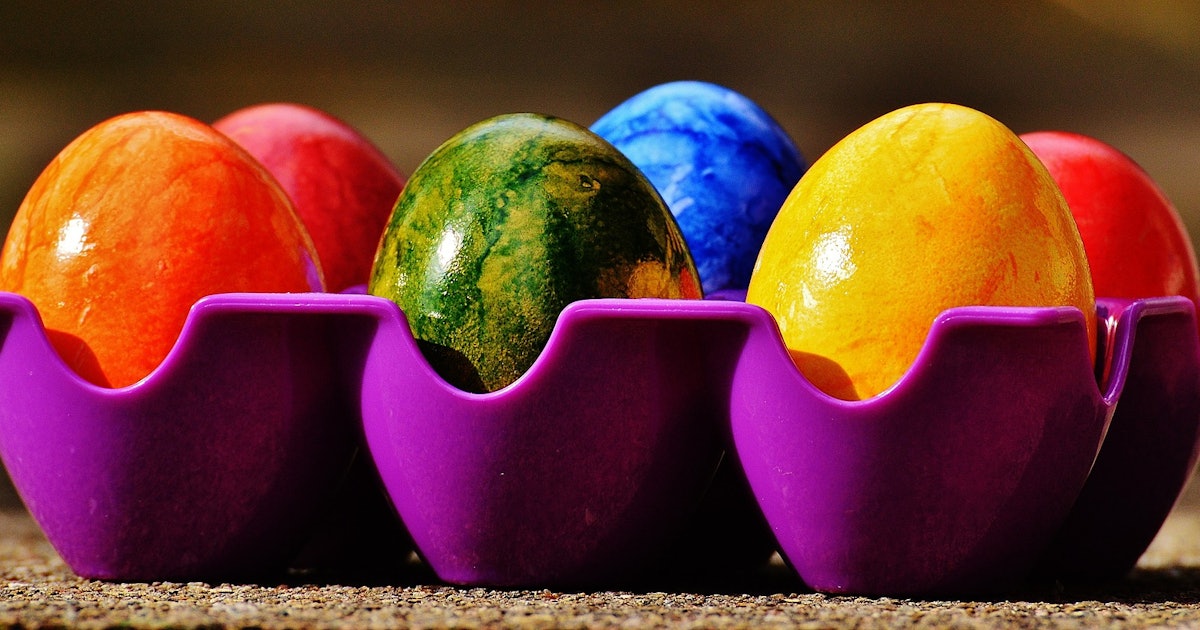 9 Easter Egg Dyeing Hacks To Minimize Mess And Maximize Creativity