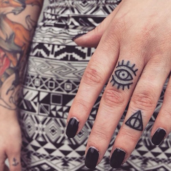 30 Awesome Finger Tattoos That Will Subtly Add Creativity To Your Life