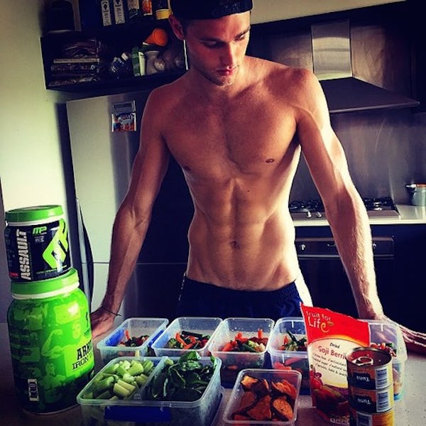 20 Hot Guys Cooking Who You Wish Were Making Your Dinner Tonight (Photos)