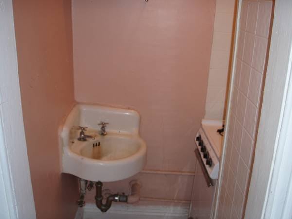 11 Depressing Apartments That Will Make You Never Want To Move To NYC