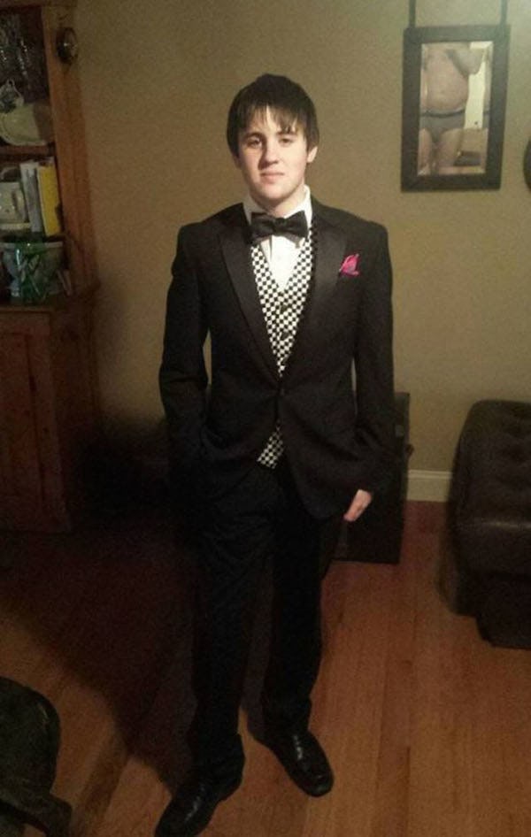 13 Unlucky People Who Totally Forgot Reflections Exist (Photos)