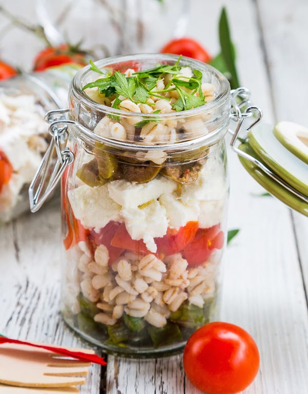 20 Healthy Mason Jar Lunches You Can Bring To Work In The New Year (Photos)
