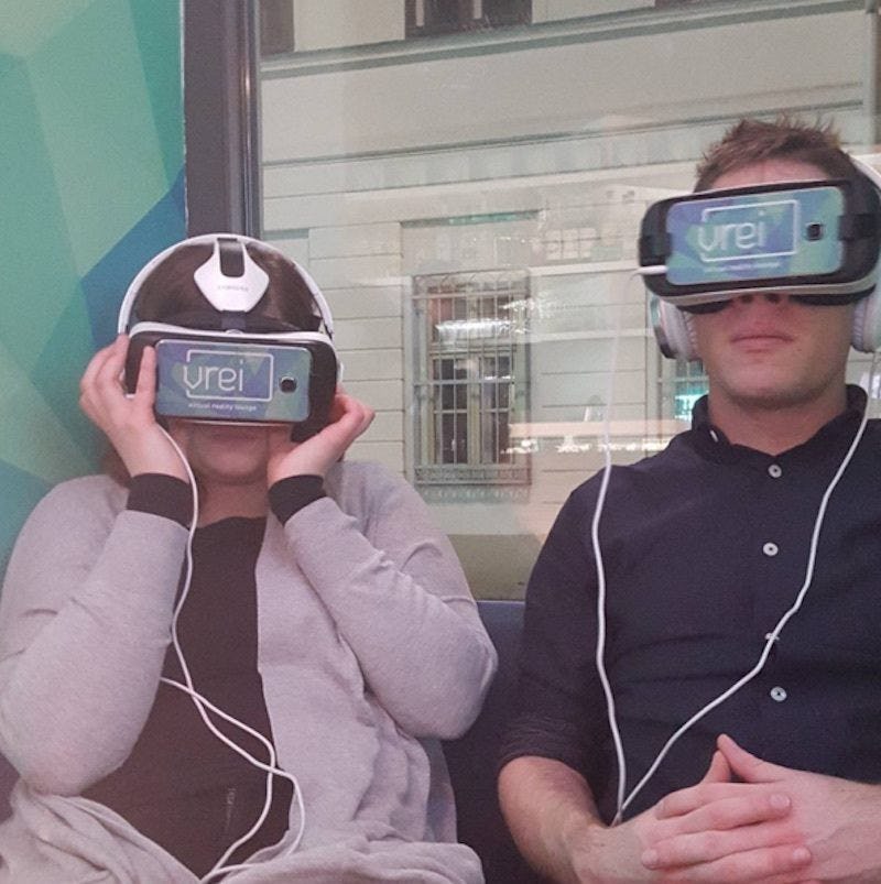 The World's First Virtual Reality Bar Opened In Vienna, Austria