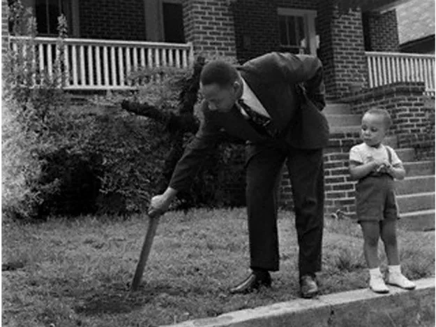 9 Images Of Martin Luther King Jr. At Home With The Kids