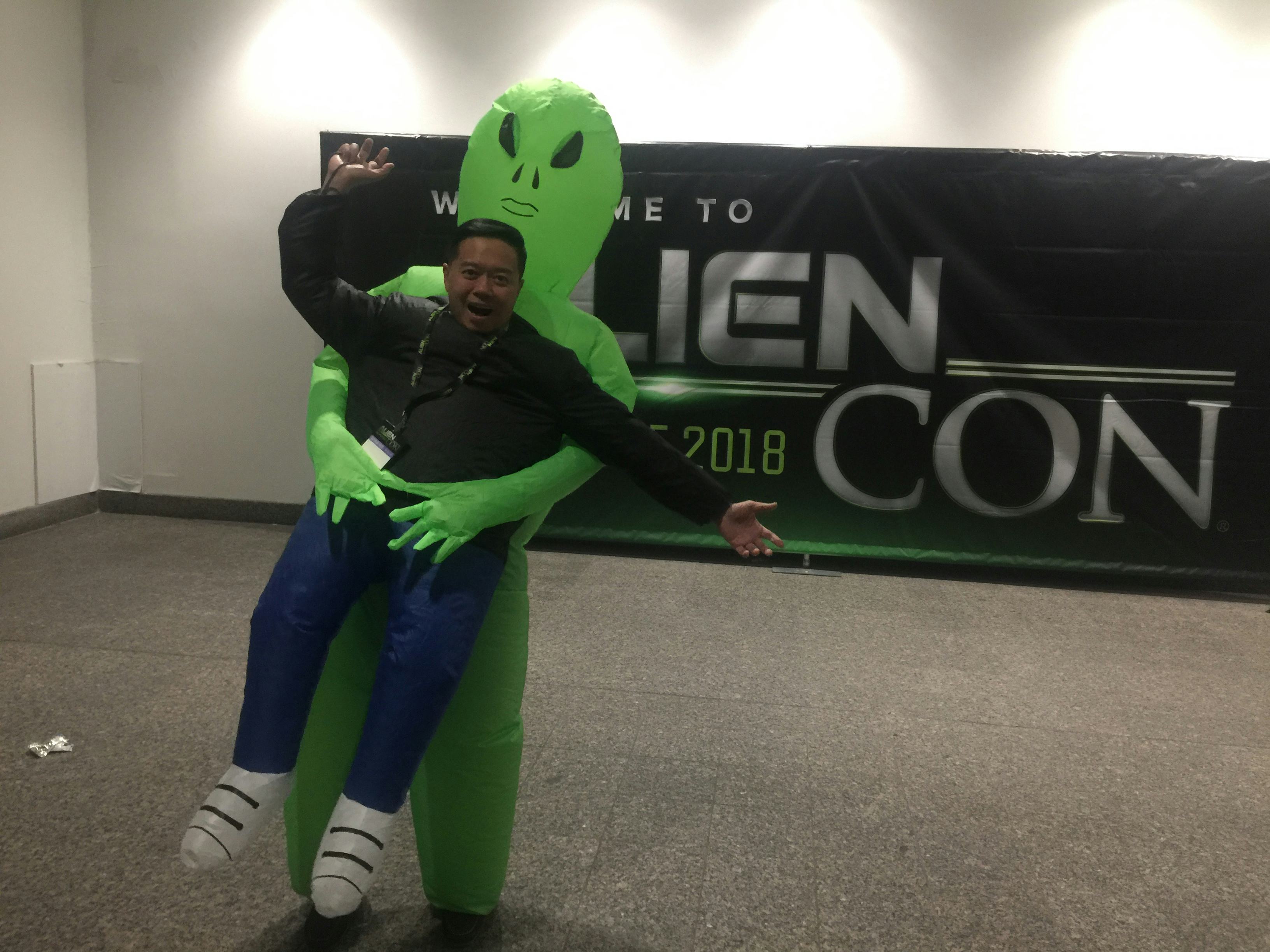 Cosplay Video Shows the Best Part of AlienCon Is the Costume Contest