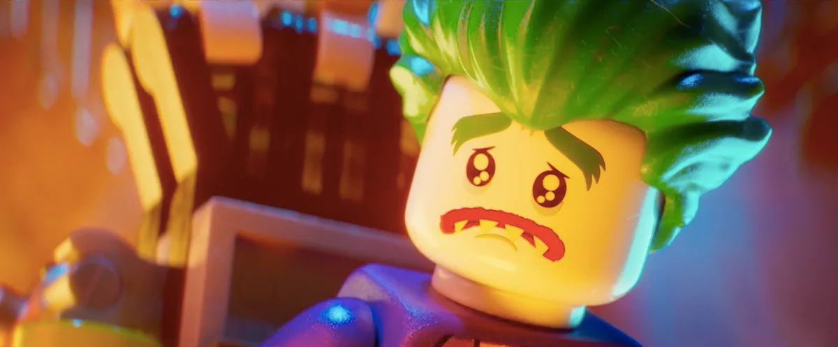 joker-teaser-joaquin-phoenix-as-a-smiling-clown-makes-the-skin-crawl