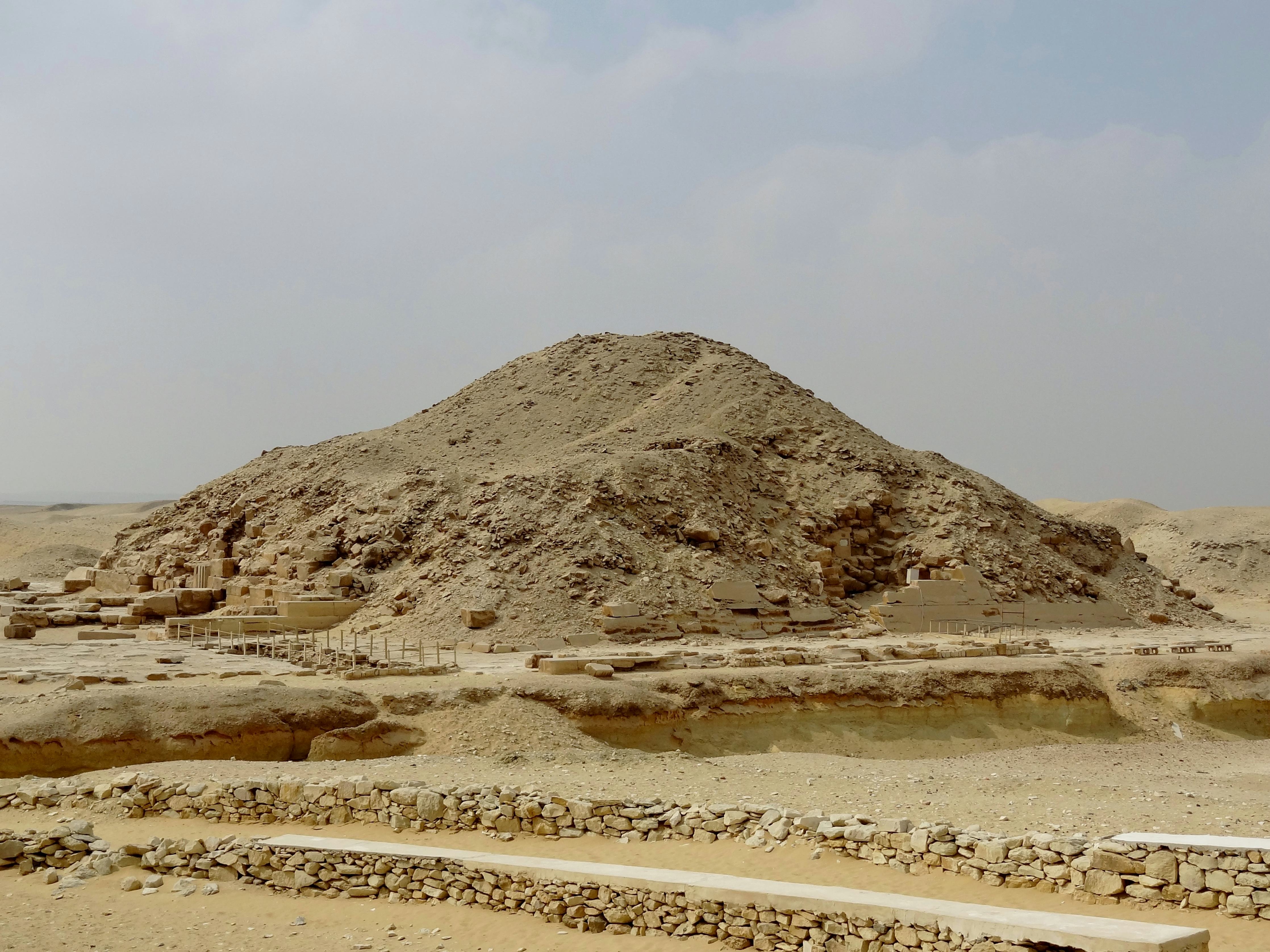 Ancient White Stuff in Egyptian Tomb Turned Out to Be World's Oldest Cheese