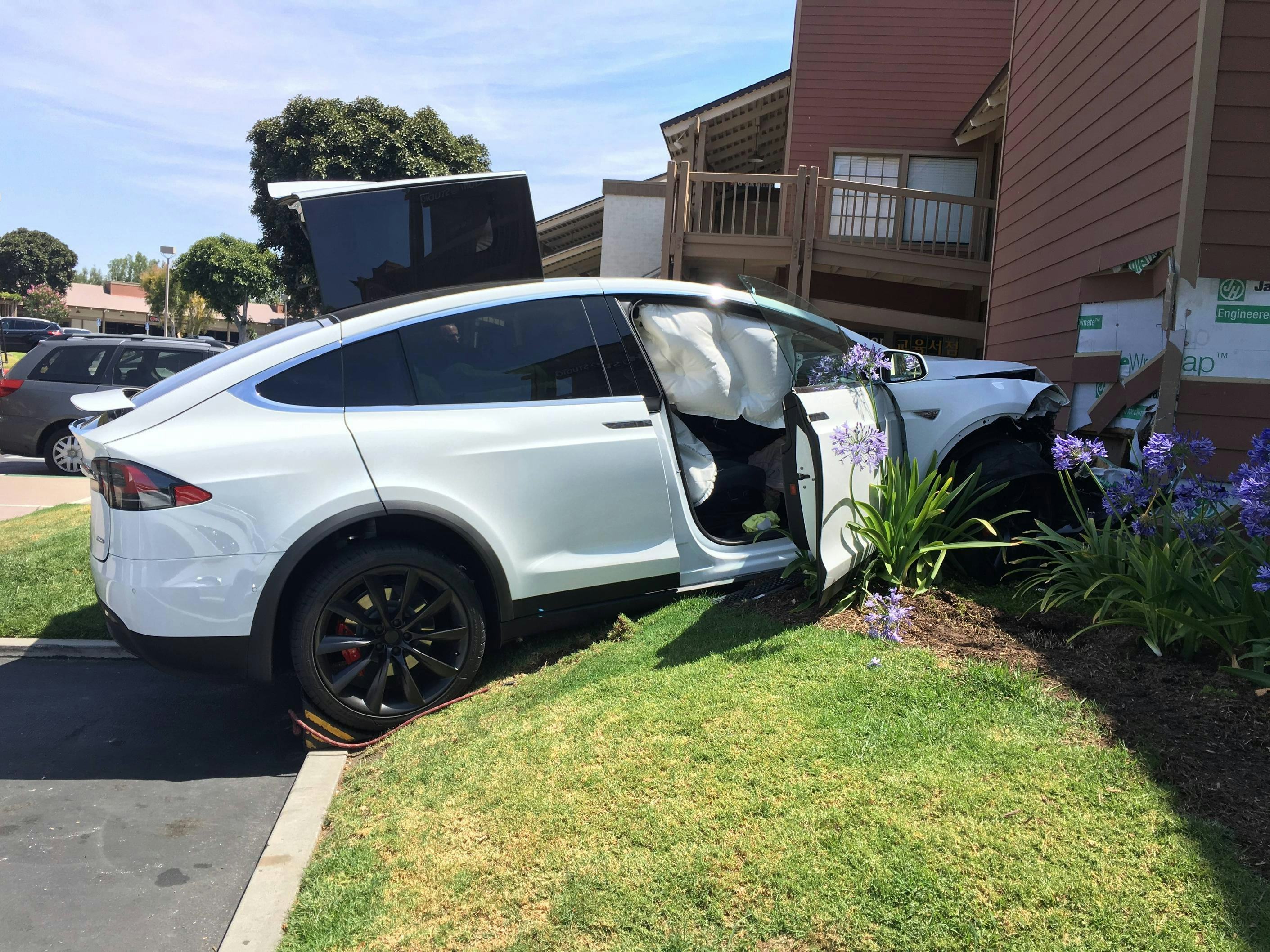 Photos of Wrecked Tesla Model X Posted After It "Unexpectedly Accelerated"