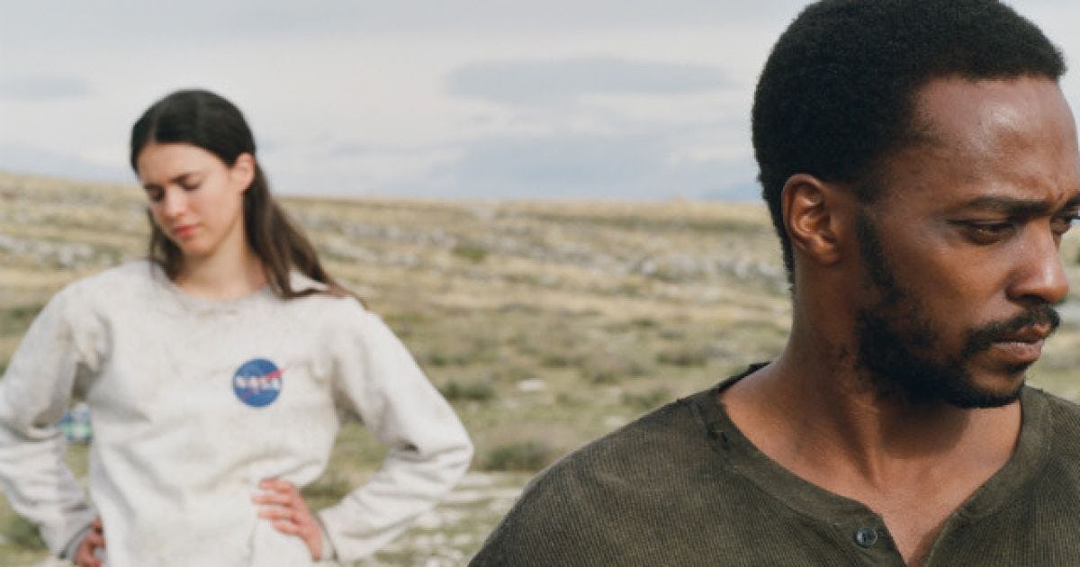 'IO' Review: New Netflix Sci-Fi Movie Tries to Be Deep, but Fails to Be Fun