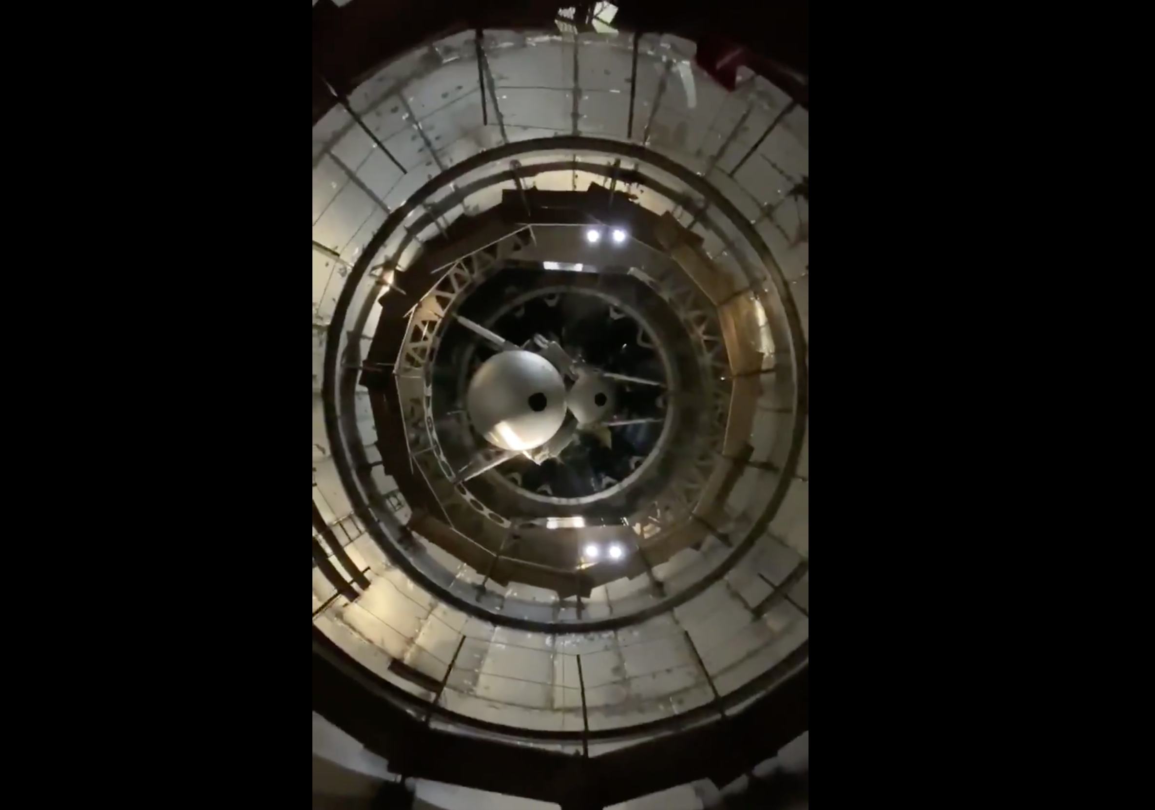 SpaceX Starship: Elon Musk teases 100-person cargo bay destined for Mars