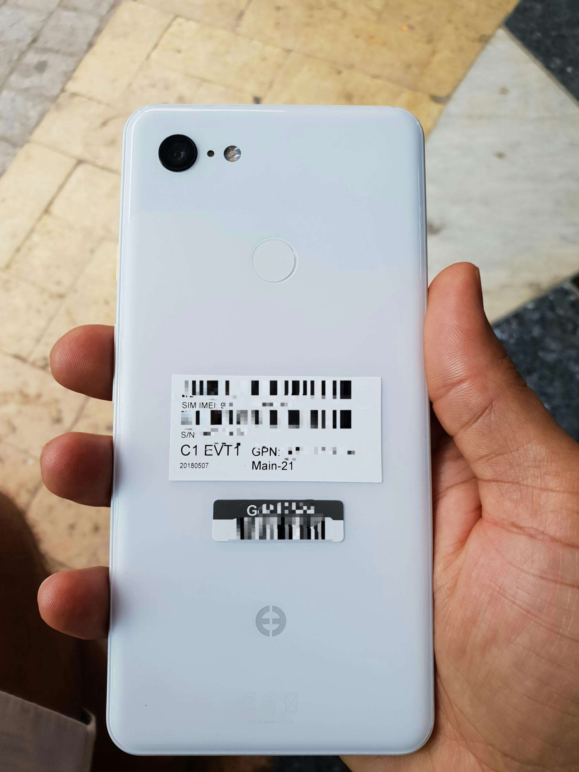 Google Pixel 3 XL: Alleged Leaks Reveal Notch, Wireless Charging, and Color