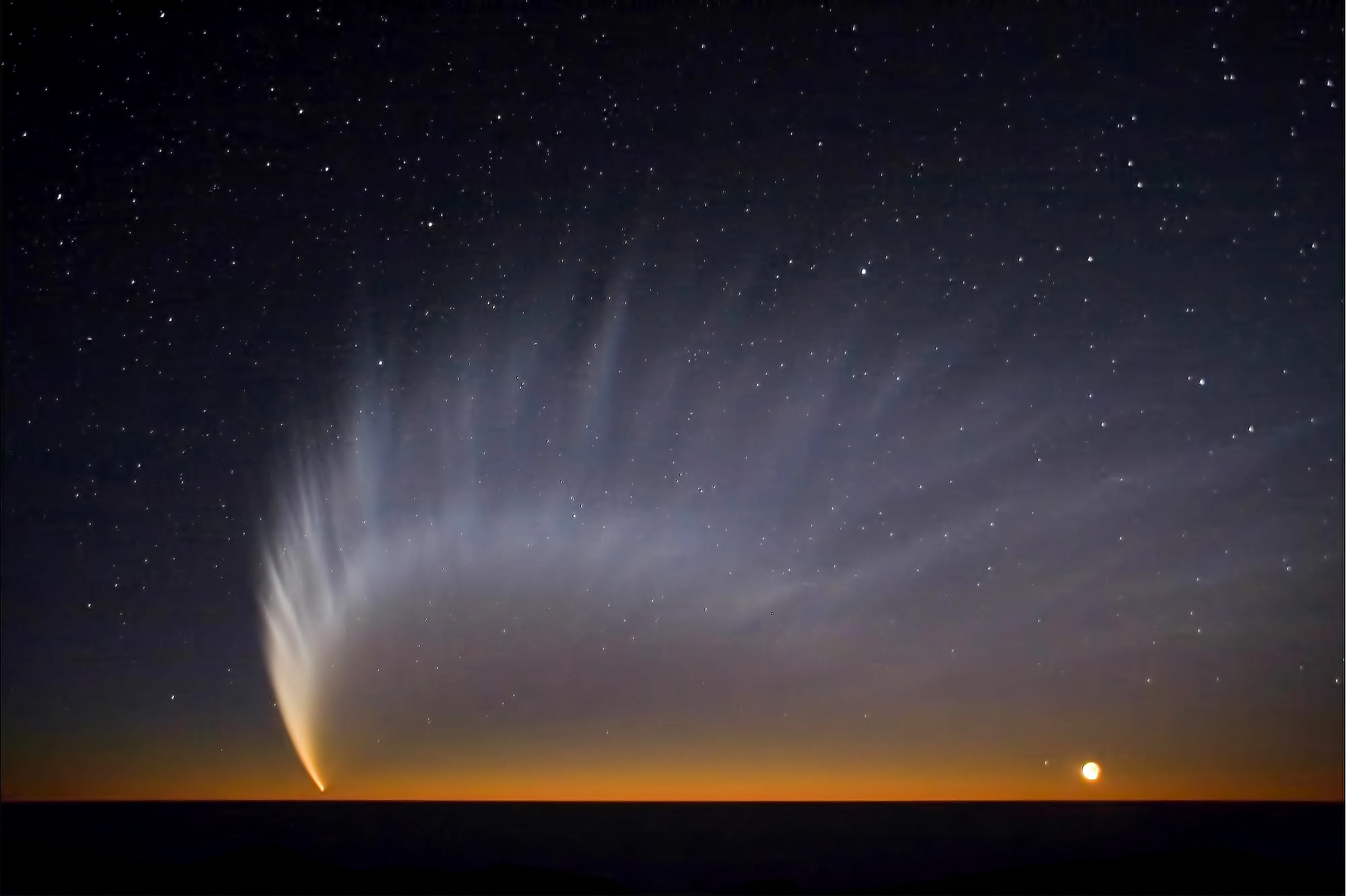 NASA Video Reveals "Weird Goings-On" in Tail of Elusive Comet McNaught