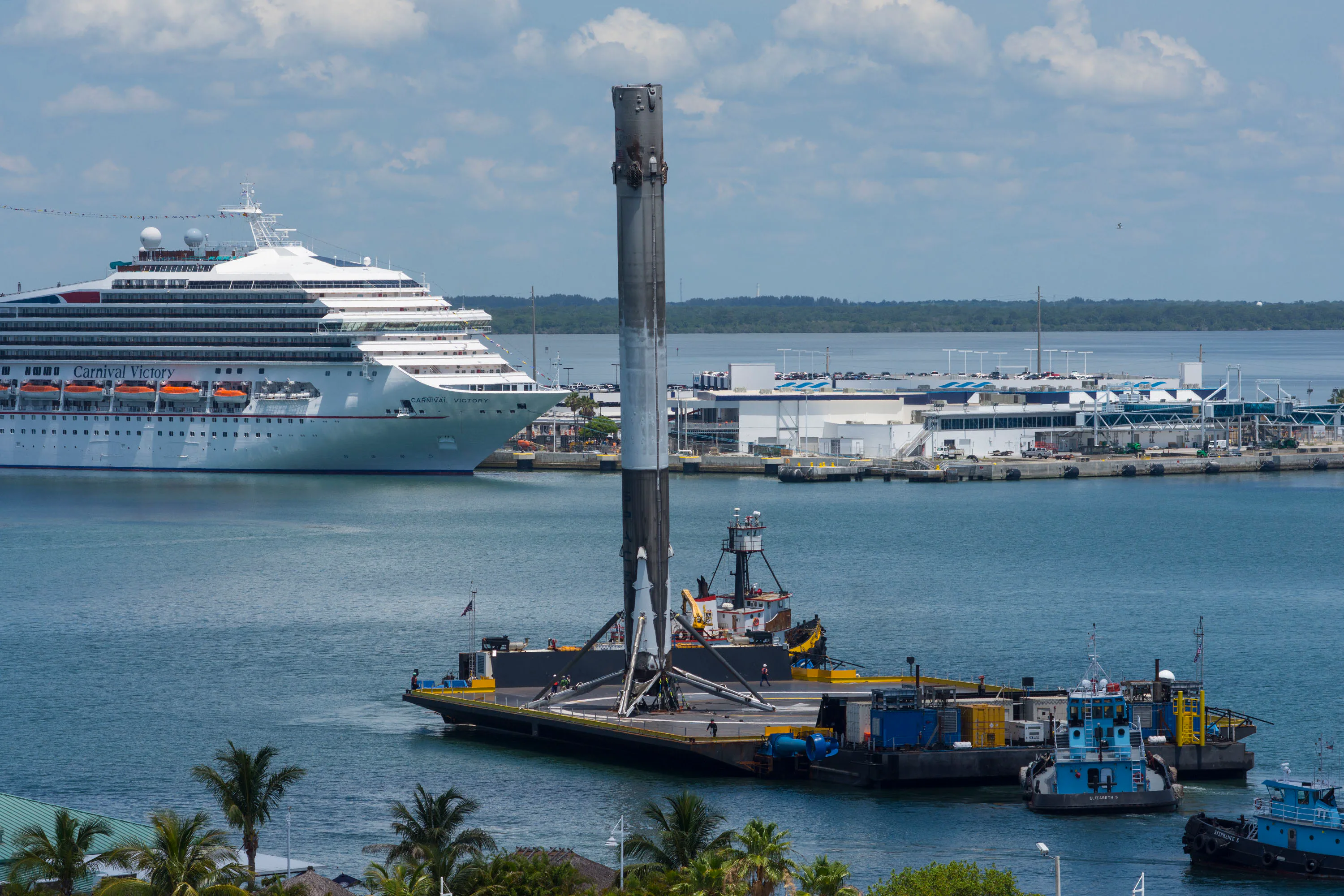 SpaceX Releases Photos of Tilted Falcon 9 Rocket Floating Back to Port