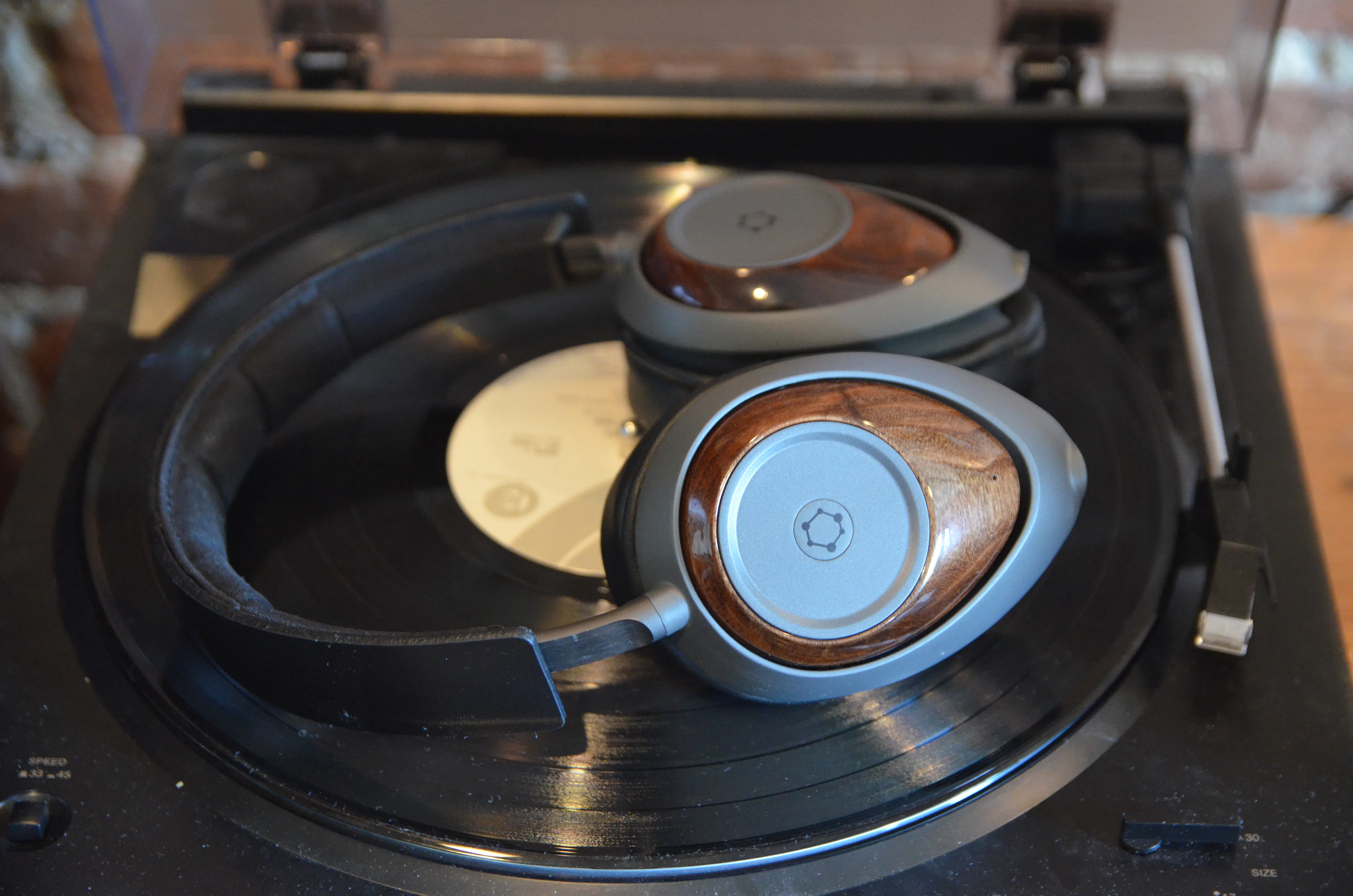ORA's Headphones Are One of the First Commercial Graphene Applications