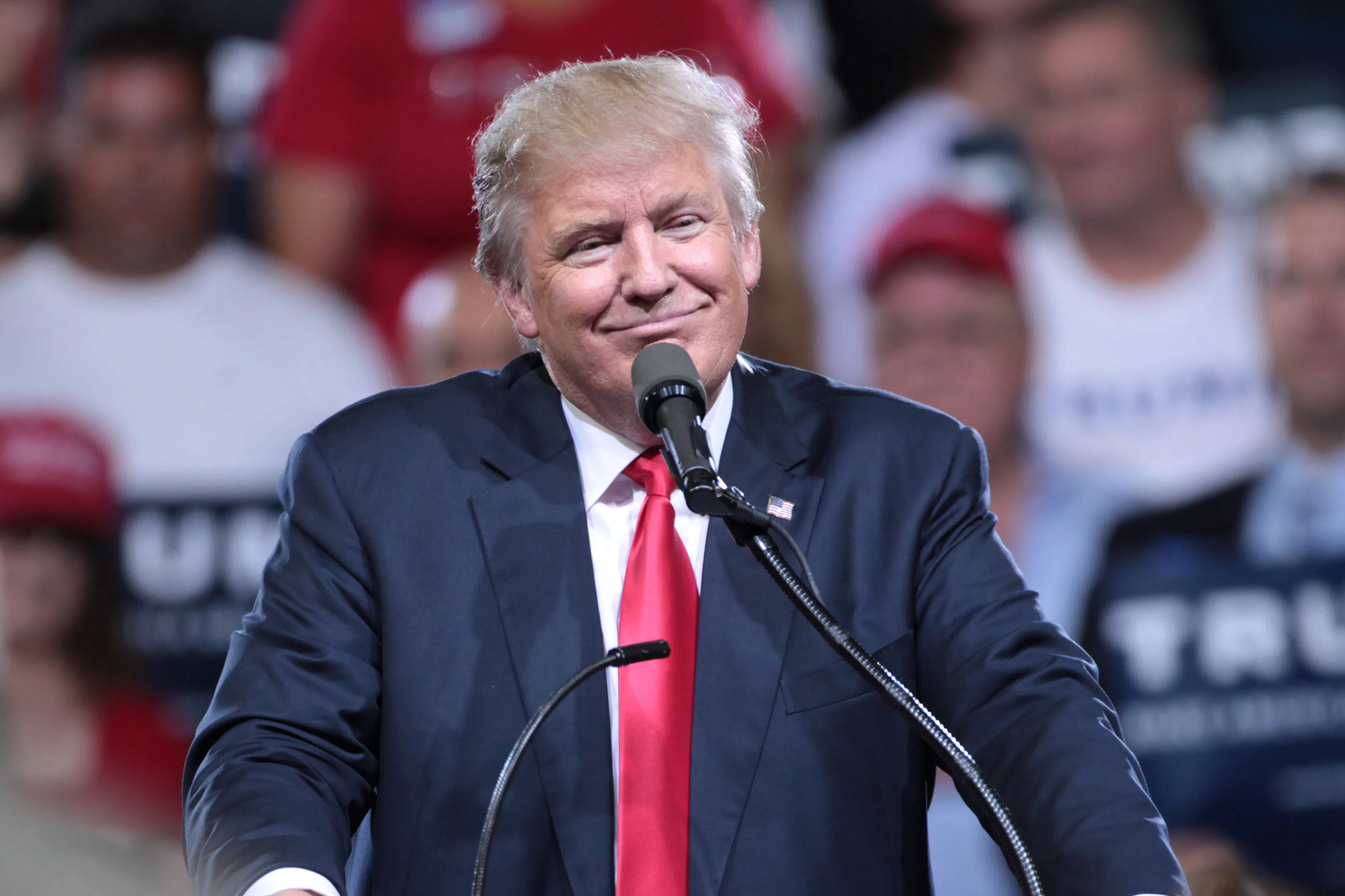 How People Are Hacking Google Images to Make "Idiot" Show Pictures of Trump