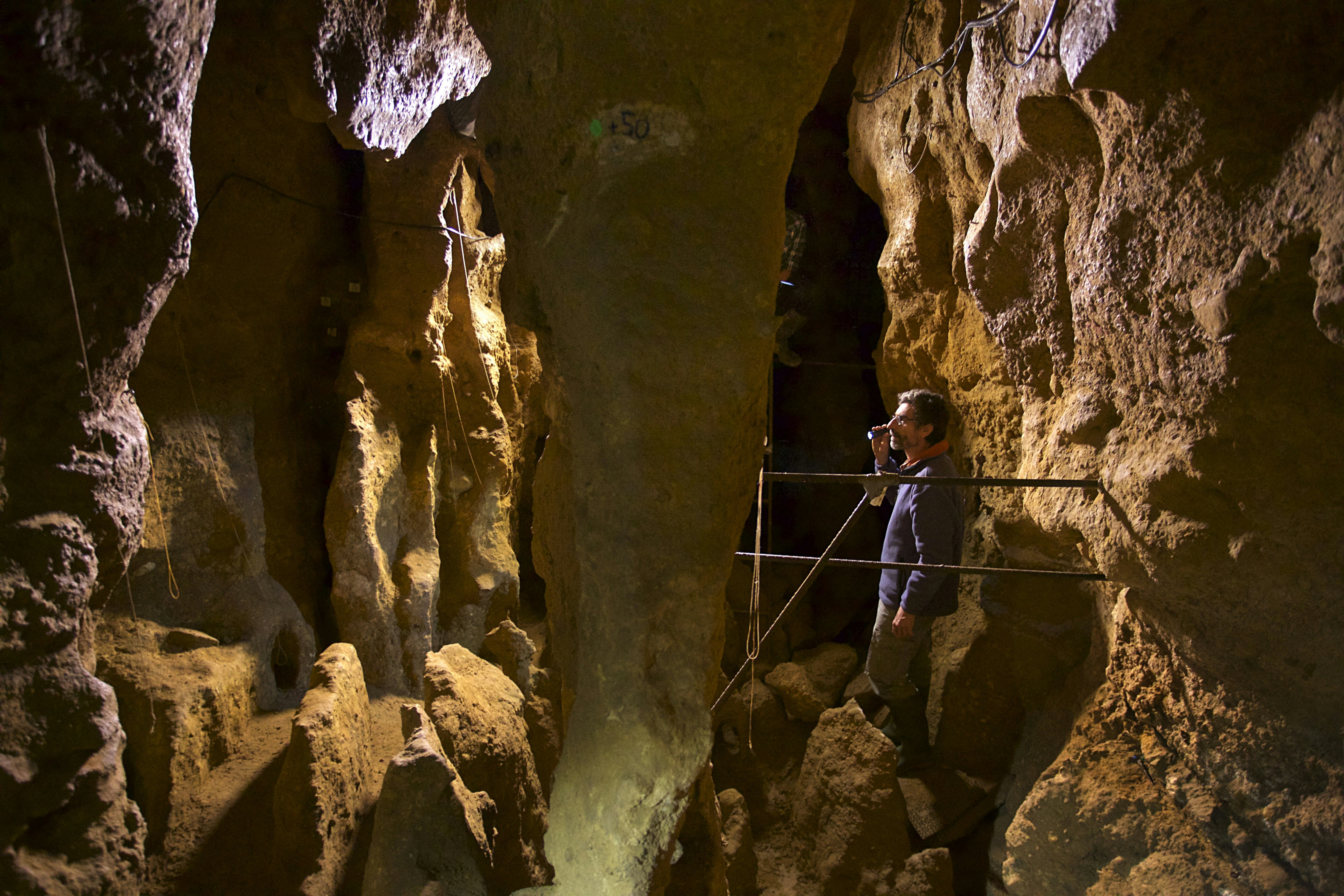 Ancient Child's Skeleton Illuminates Human Link to Neanderthals